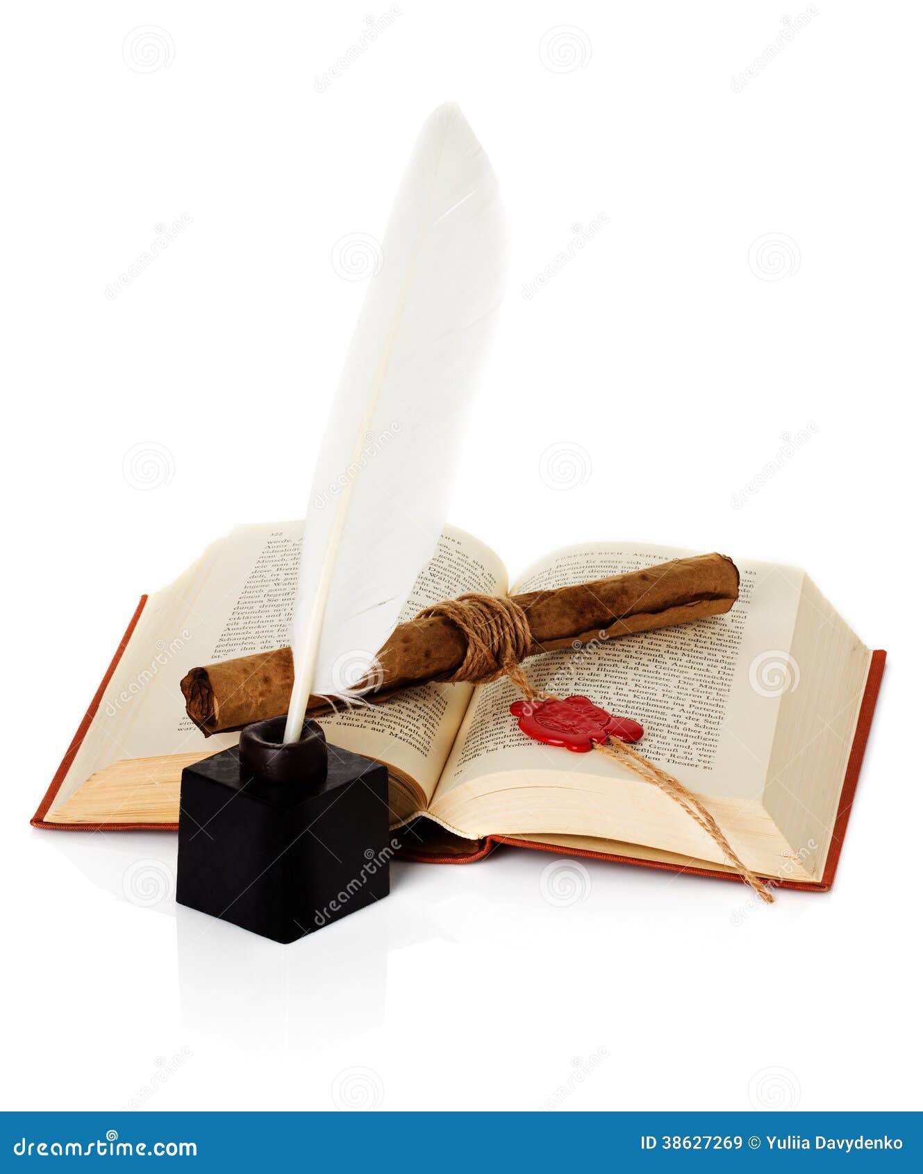 Vecchio Libro Con La Penna Di Spoletta E Del Calamaio Immagine Stock ...