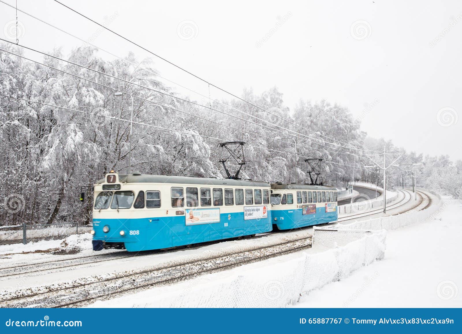 Vecchio tram con mosso fotografia editoriale. Immagine di paesaggio ...
