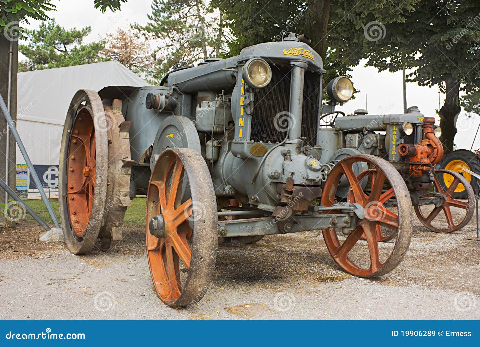 Vecchio trattore Landini immagine stock editoriale. Immagine di ...