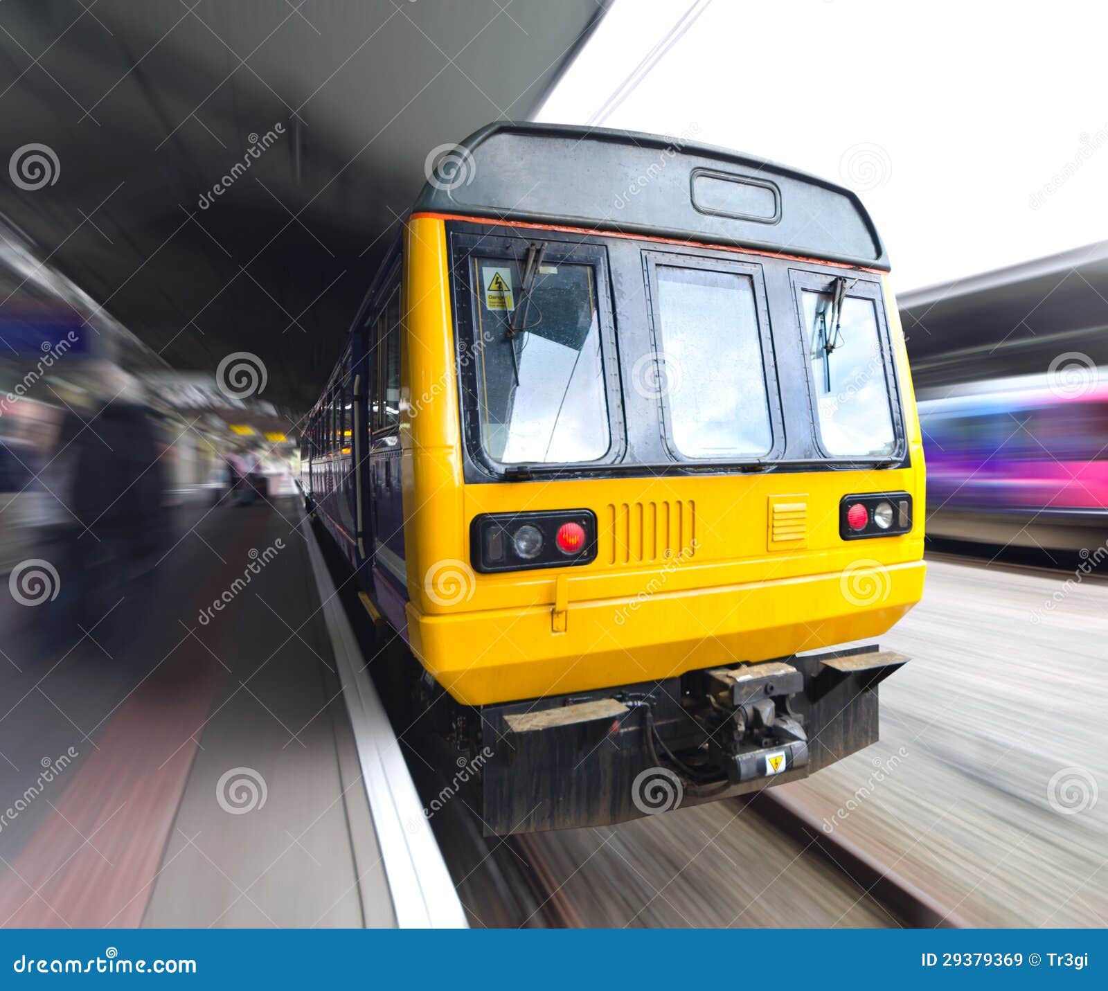 Vecchio Treno Pendolare Con Mosso Immagine Stock - Immagine di ...