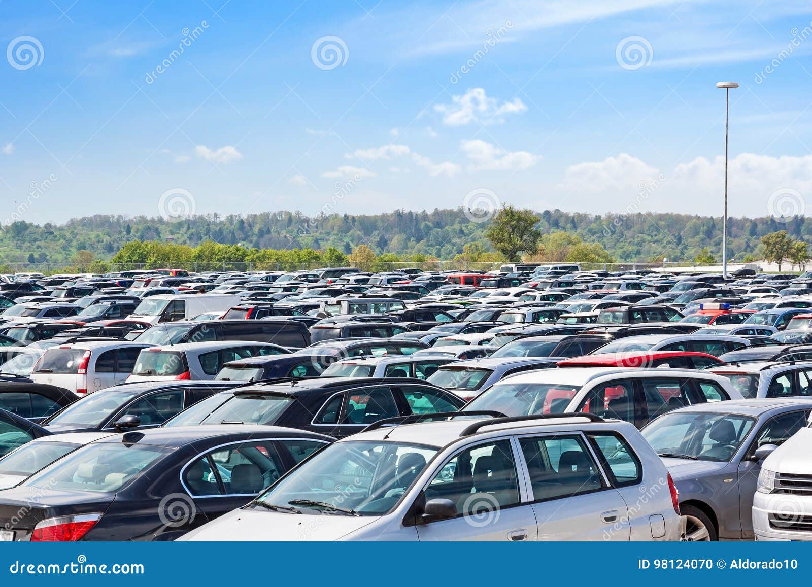 Veel auto's het parkeren stock foto. Image of park, begrip - 98124070