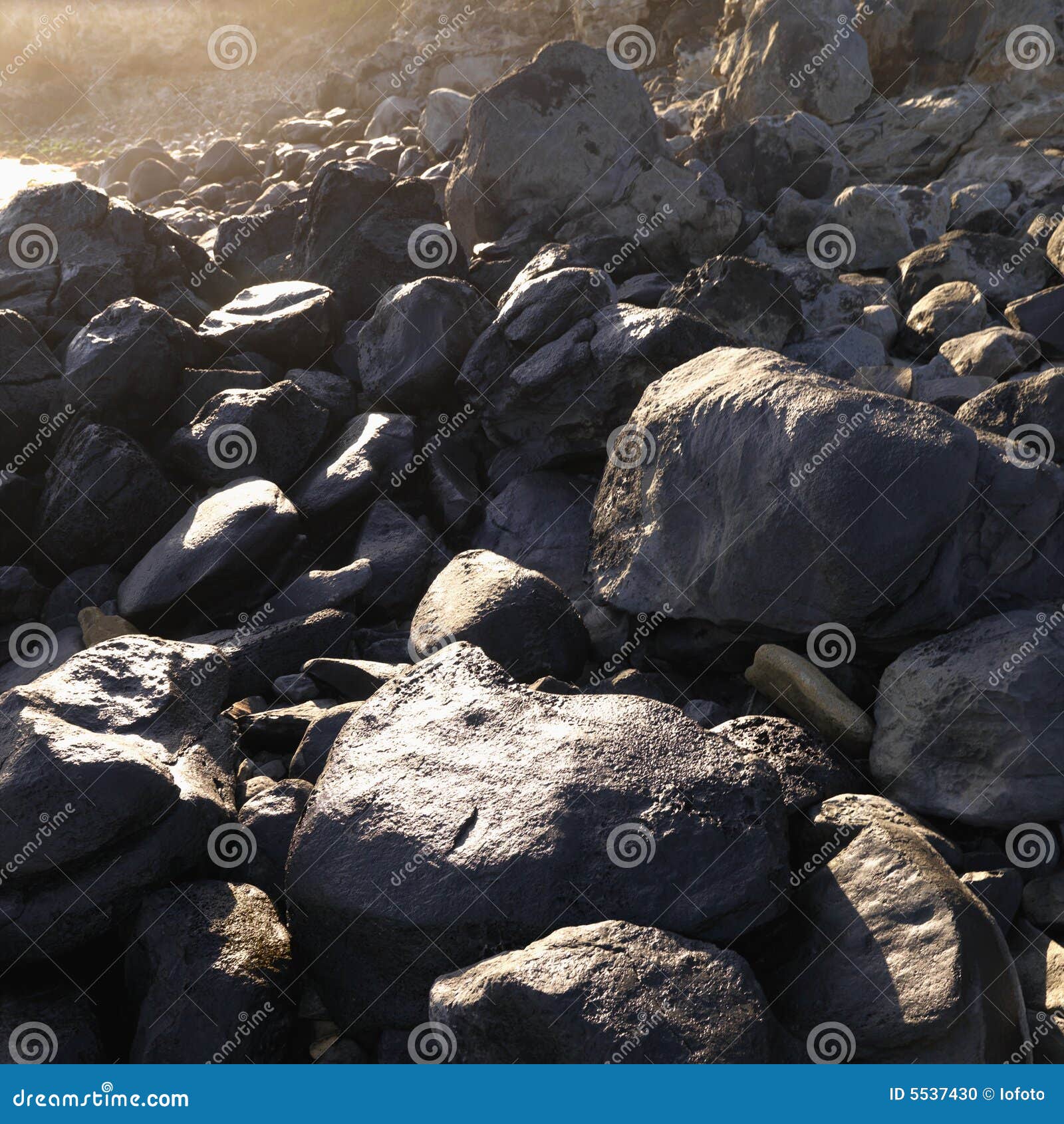 Veelvoudige rotsen stock foto. Image of niemand, achtergrond - 5537430