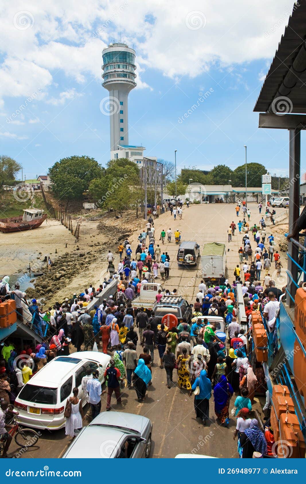 Veerboot in Dar-es-saalam redactionele fotografie. Image of overzees ...