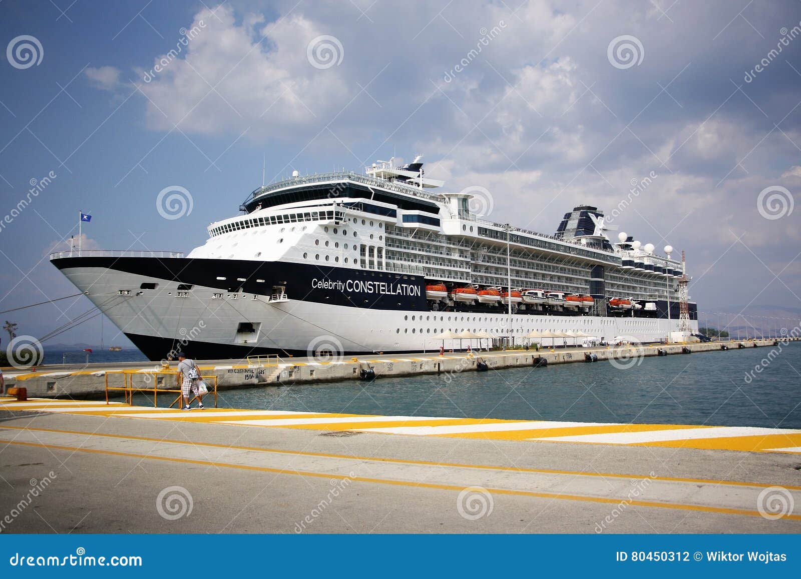 Veerboot in de haven redactionele fotografie. Image of gedokt - 80450312
