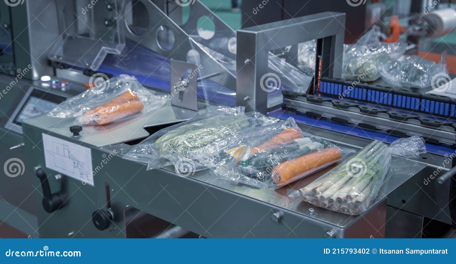 Vegetable Flow Wrapping Machine Stock Photo - Image of fruit, green ...