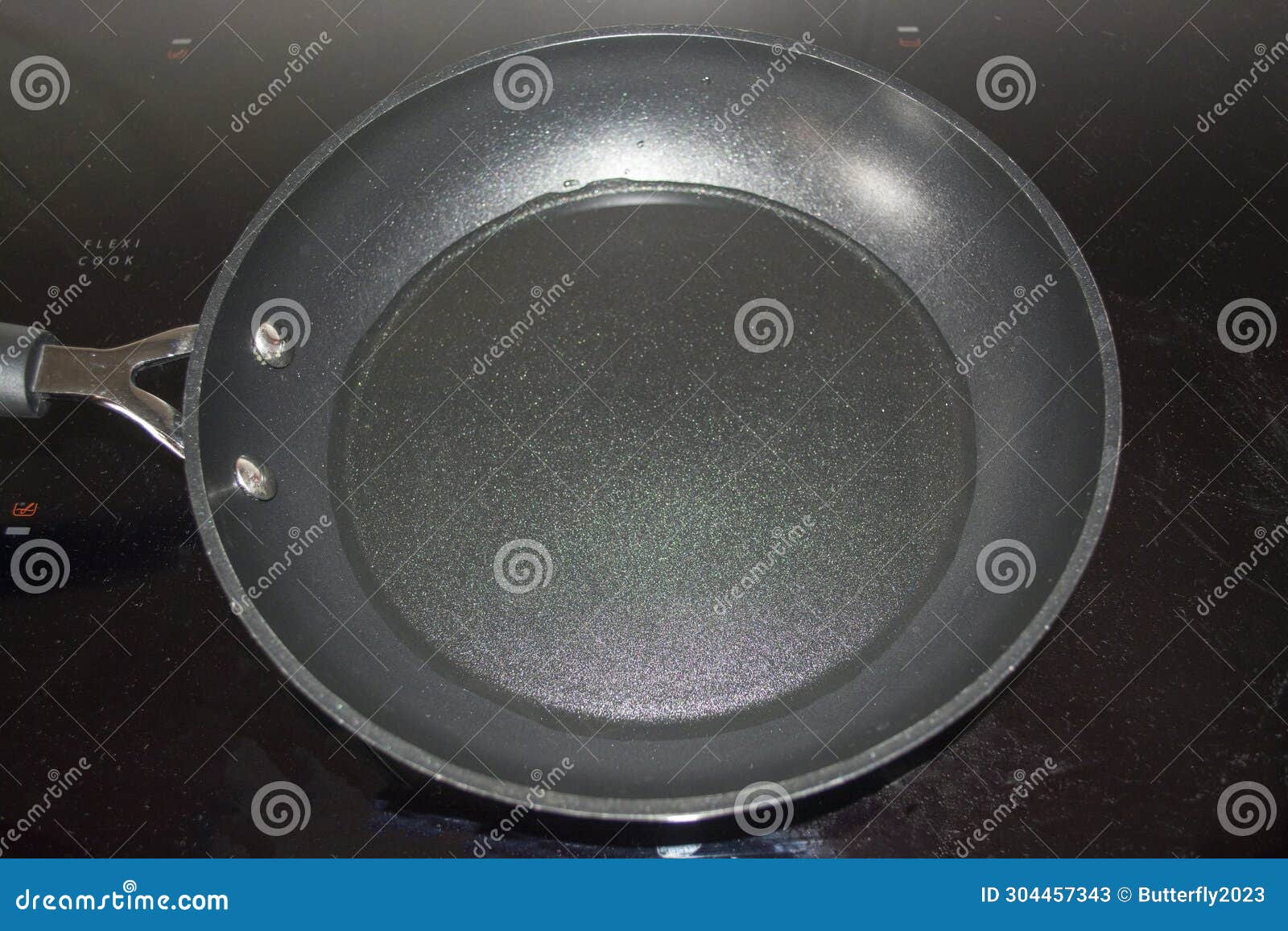 Vegetable Oil Was Poured into the Pan and Put on a Stove Stock Image ... Vegetable Oil Was Poured into the Pan and Put on a Stove Stock Image ...