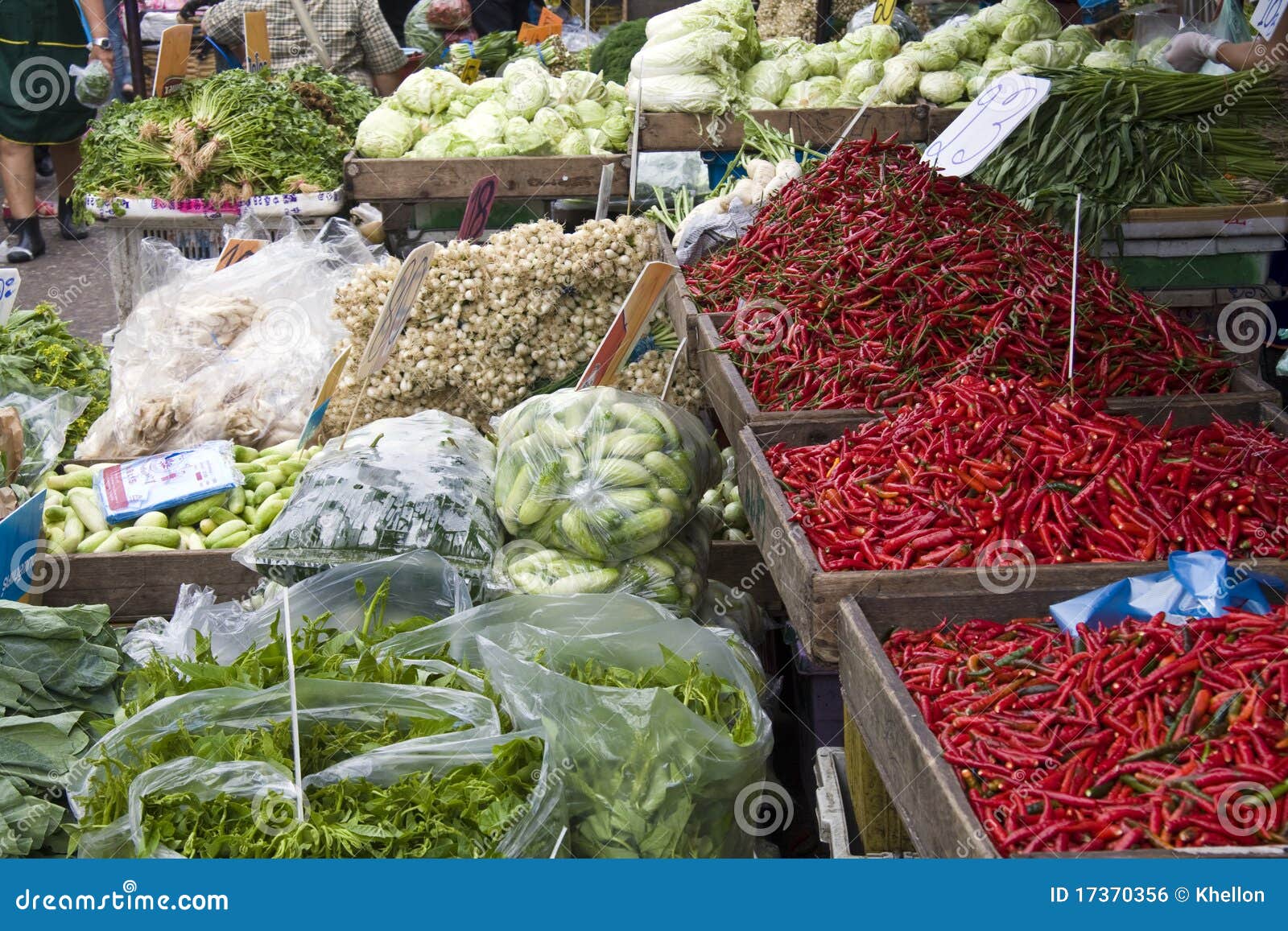 Vegetable stall on market stock photo. Image of green - 17370356