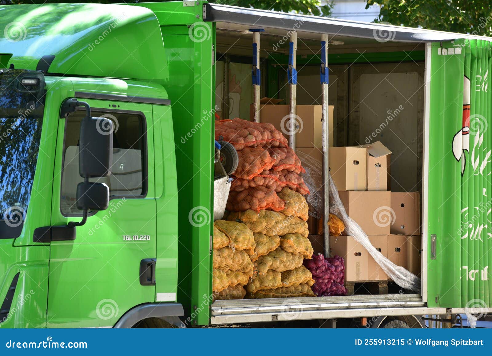 Vegetable truck in Vienna editorial image. Image of increase - 255913215