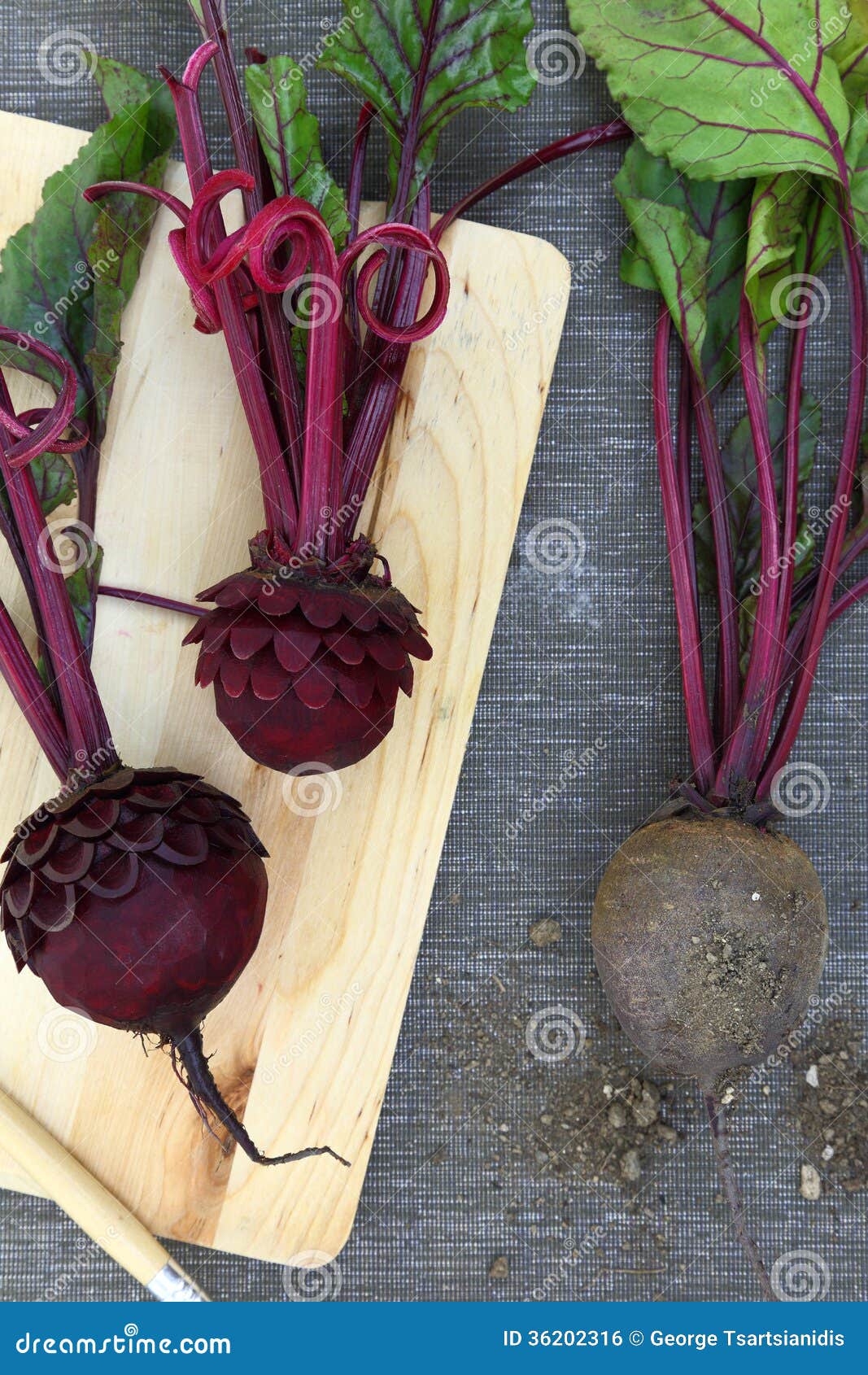 Vegetable Carving With Beetroot