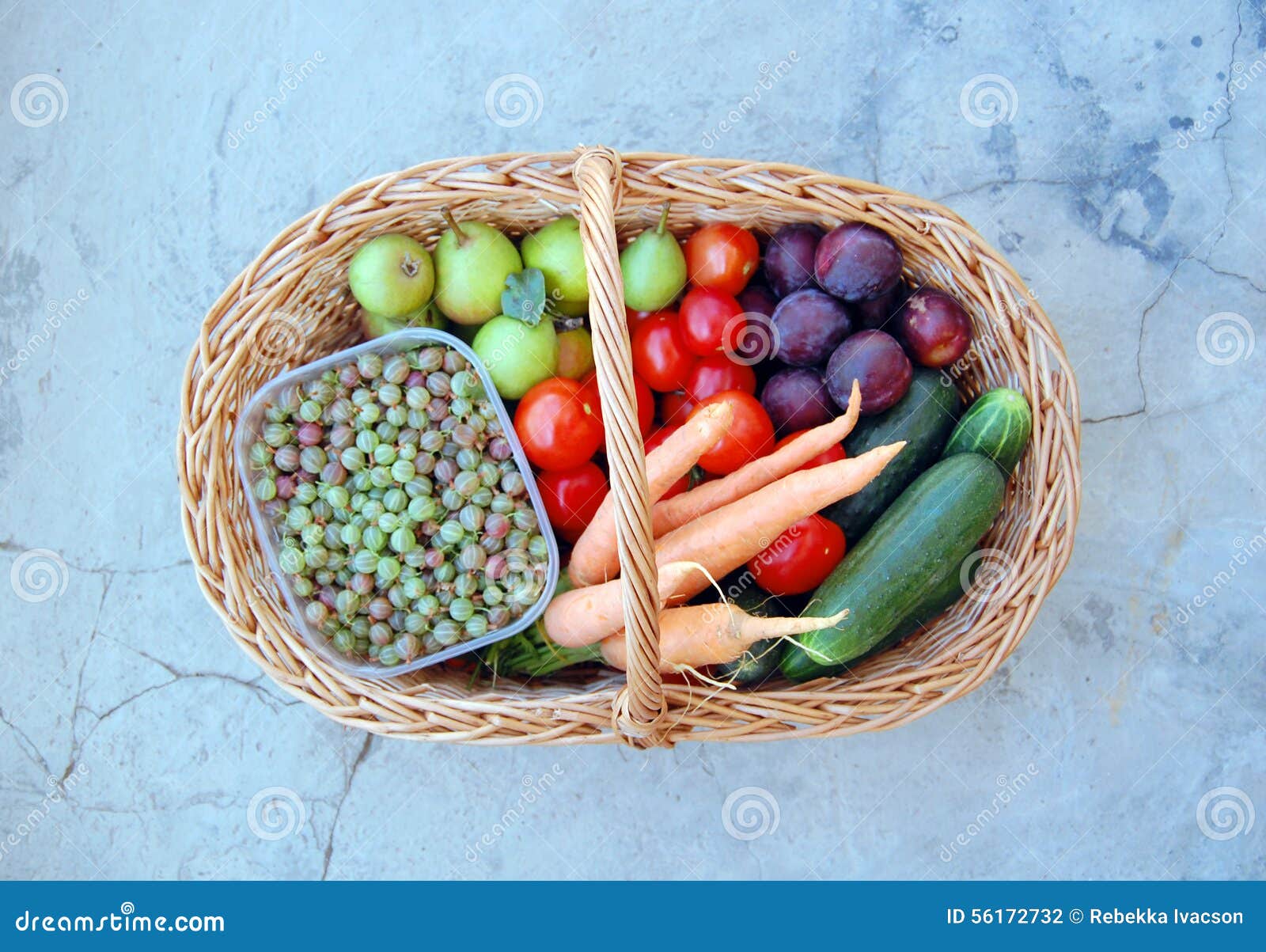 Vegetables and Fruits in a Basket Stock Photo - Image of healthy, diet ...