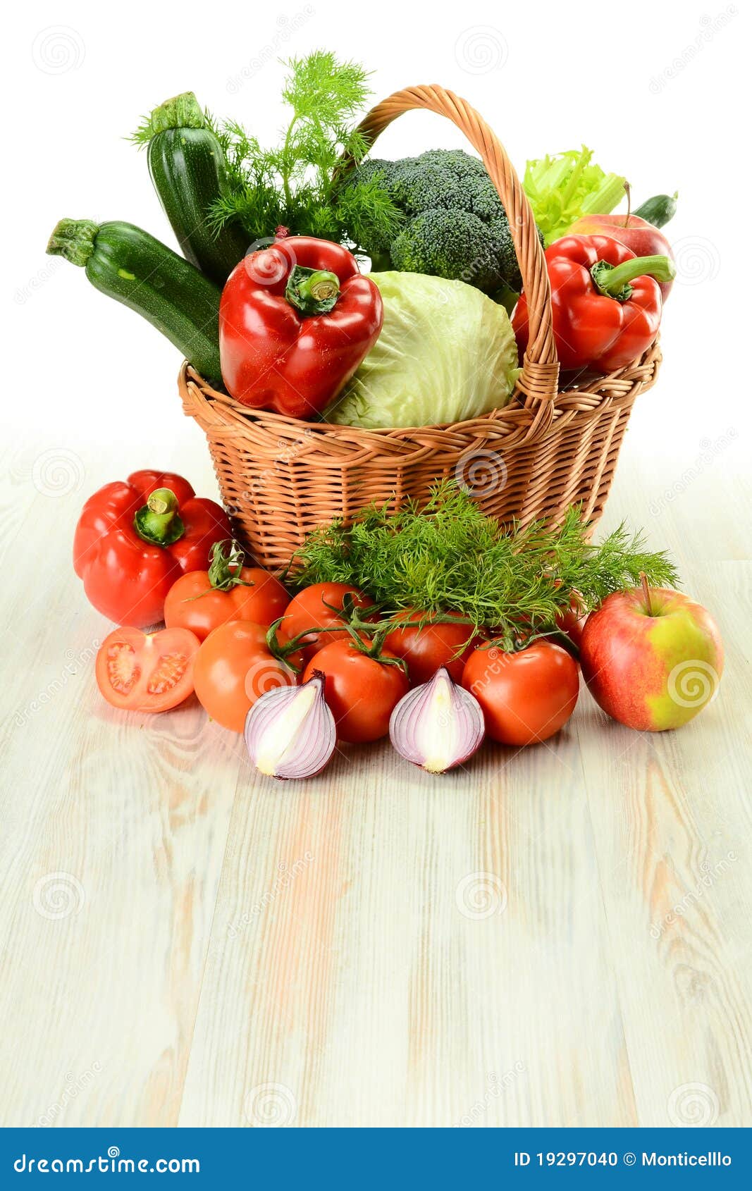 Vegetables in Wicker Basket Stock Photo - Image of dill, cooking: 19297040