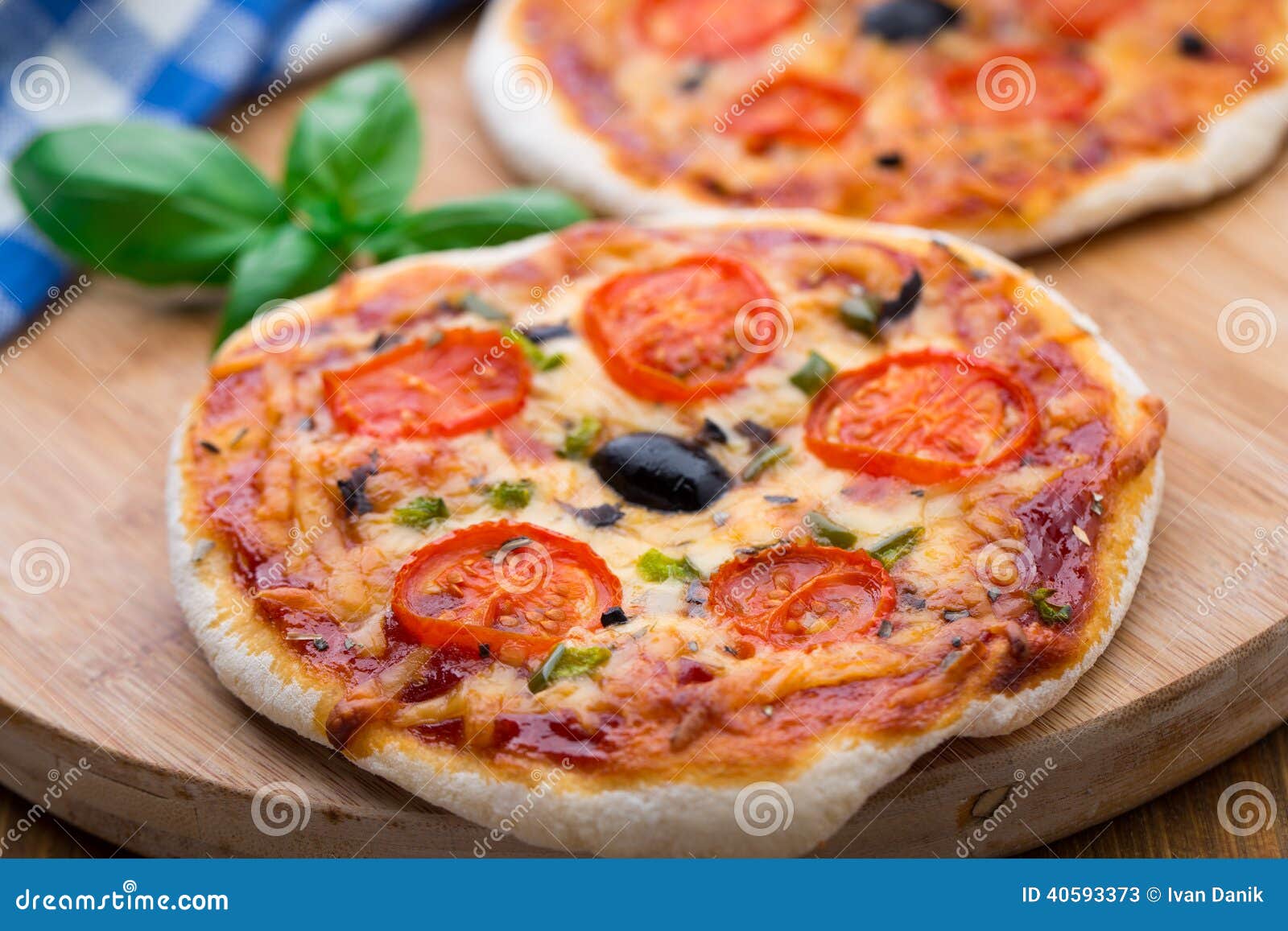 Vegetarian mini pizza stock image. Image of food, tomato - 40593373