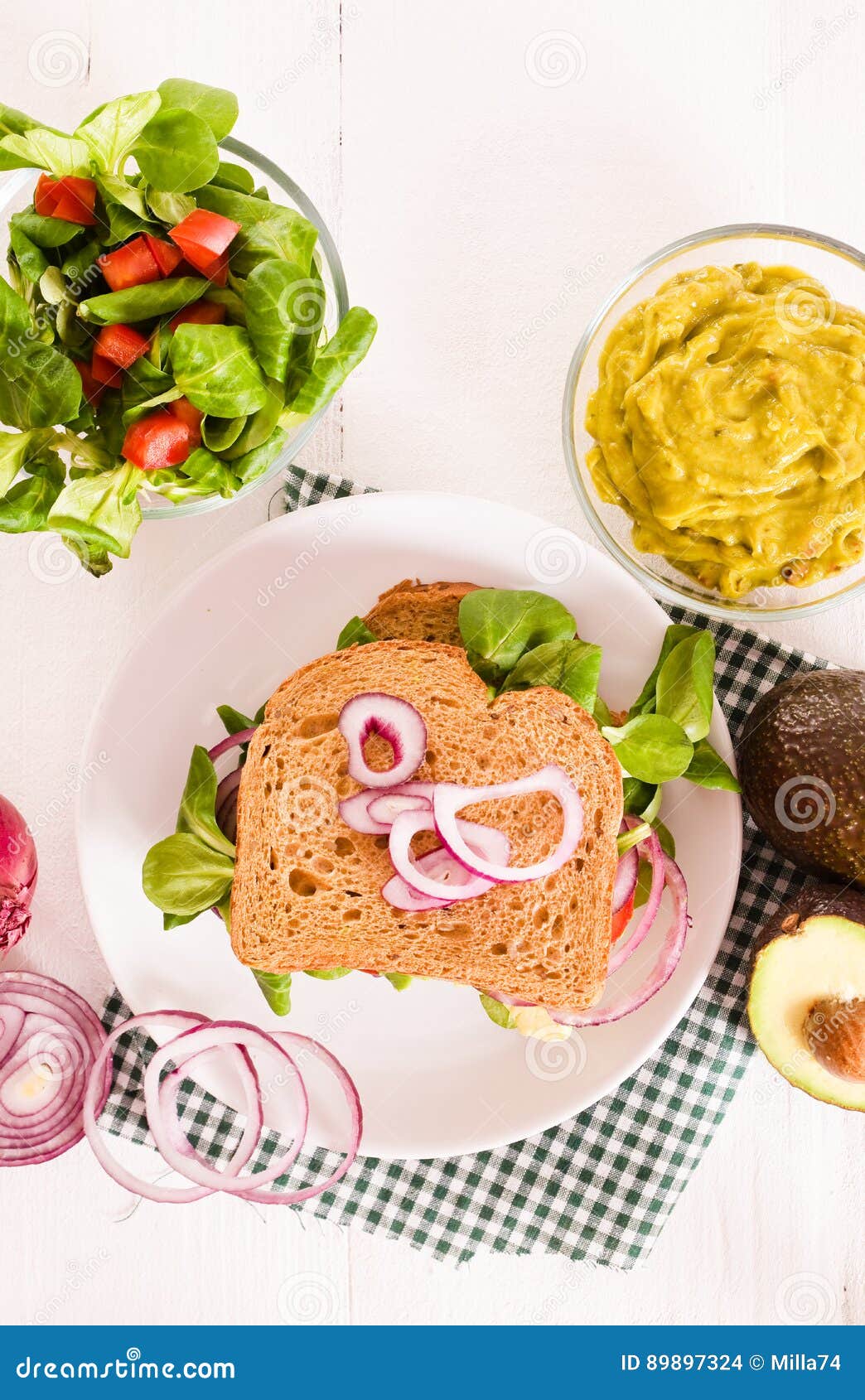 Veggie toost met avocado stock foto. Image of brunch - 89897324