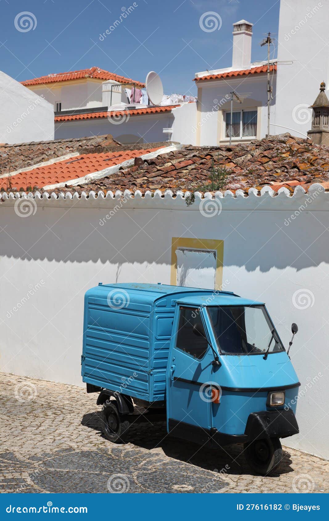 Vehículo de tres ruedas foto de archivo. Imagen de tres - 27616182