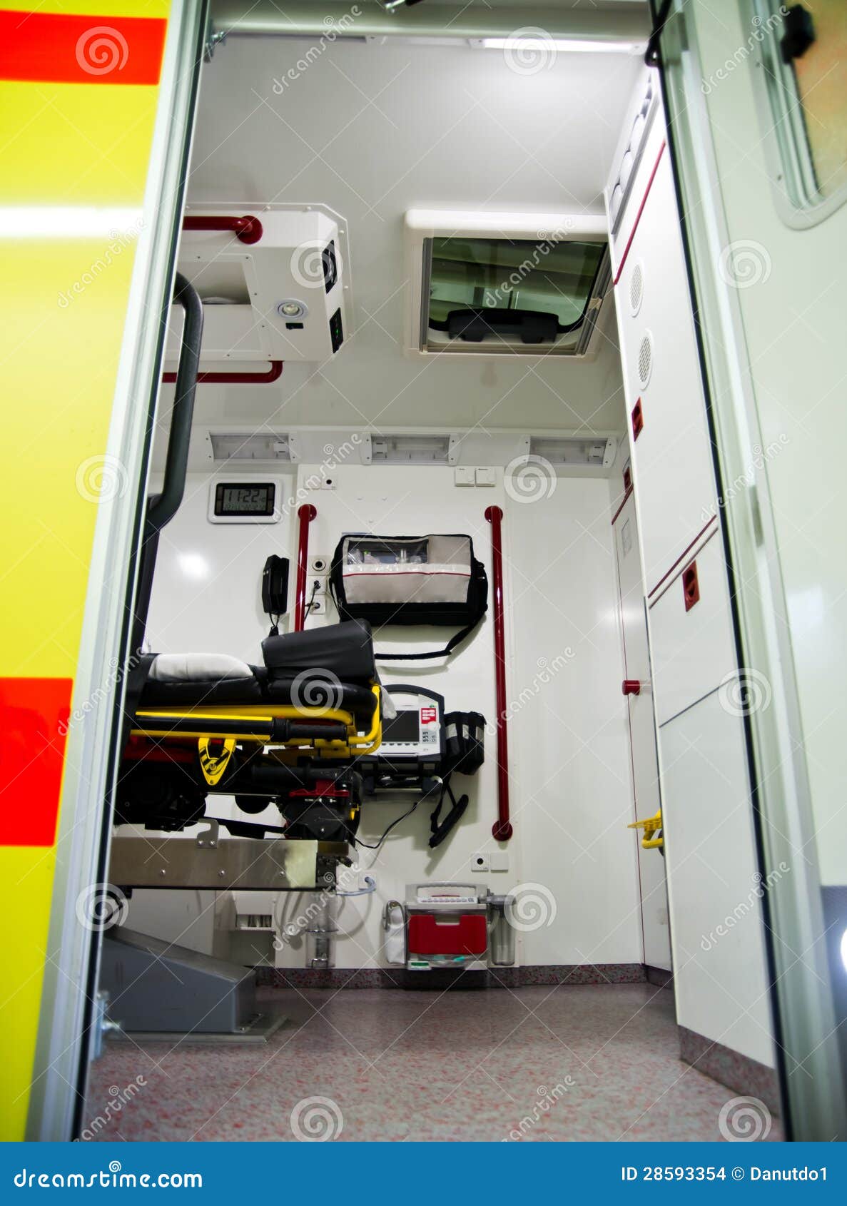 Vehículo del paramédico foto de archivo. Imagen de servicios - 28593354