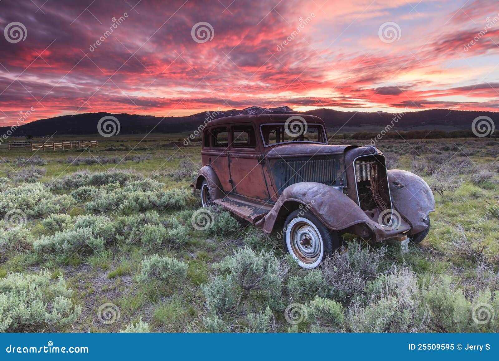 Vehículo rústico viejo imagen editorial. Imagen de coche - 25509595