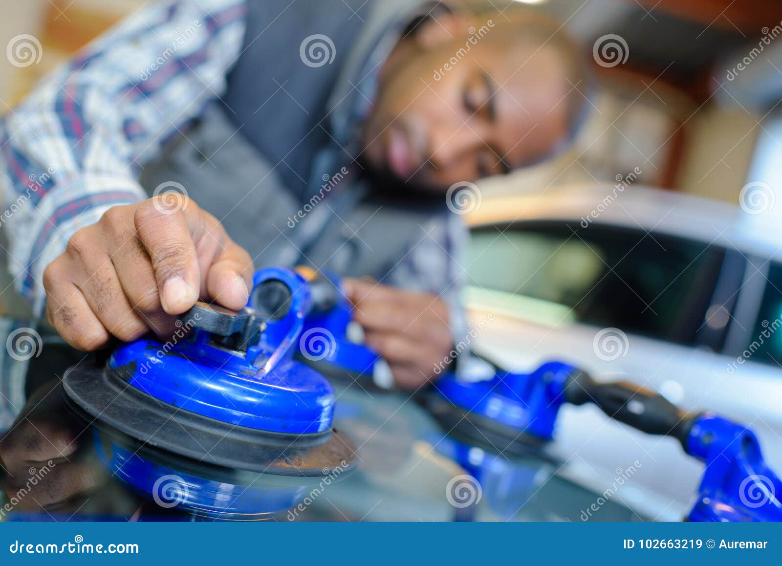 Vehicle Glazier Using Suction To Remove Windshield Stock Image - Image ...