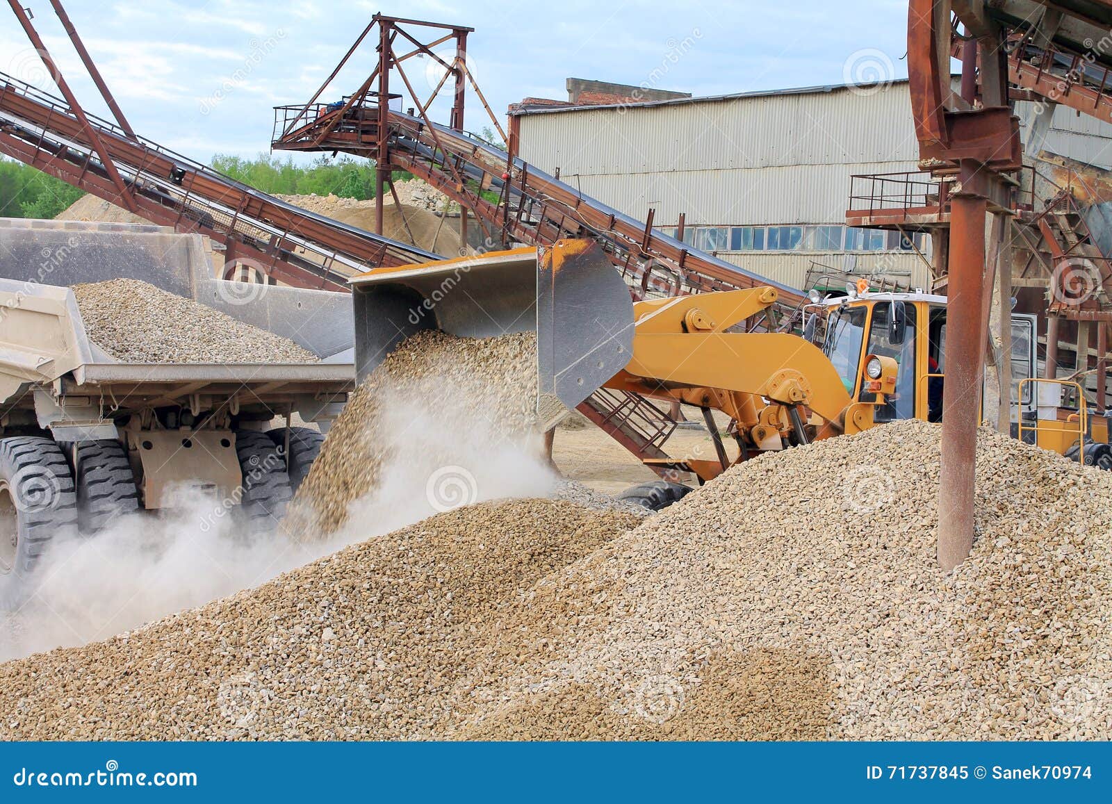 Vehicle loading stock image. Image of heavy, industrial - 71737845