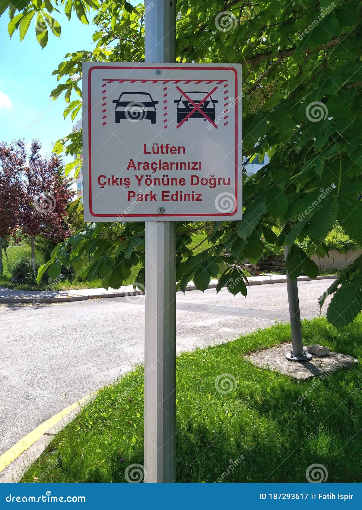 Vehicle Parking Direction Sign. Please Park Your Vehicles in the ...