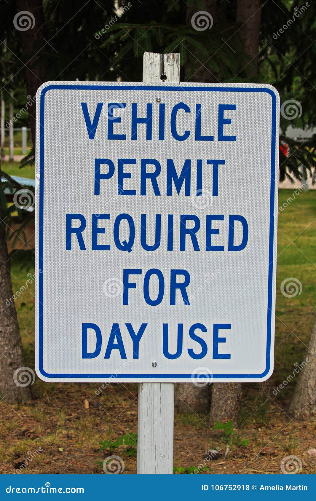 A Vehicle Permit Required for Day Use Sign Stock Photo - Image of ...