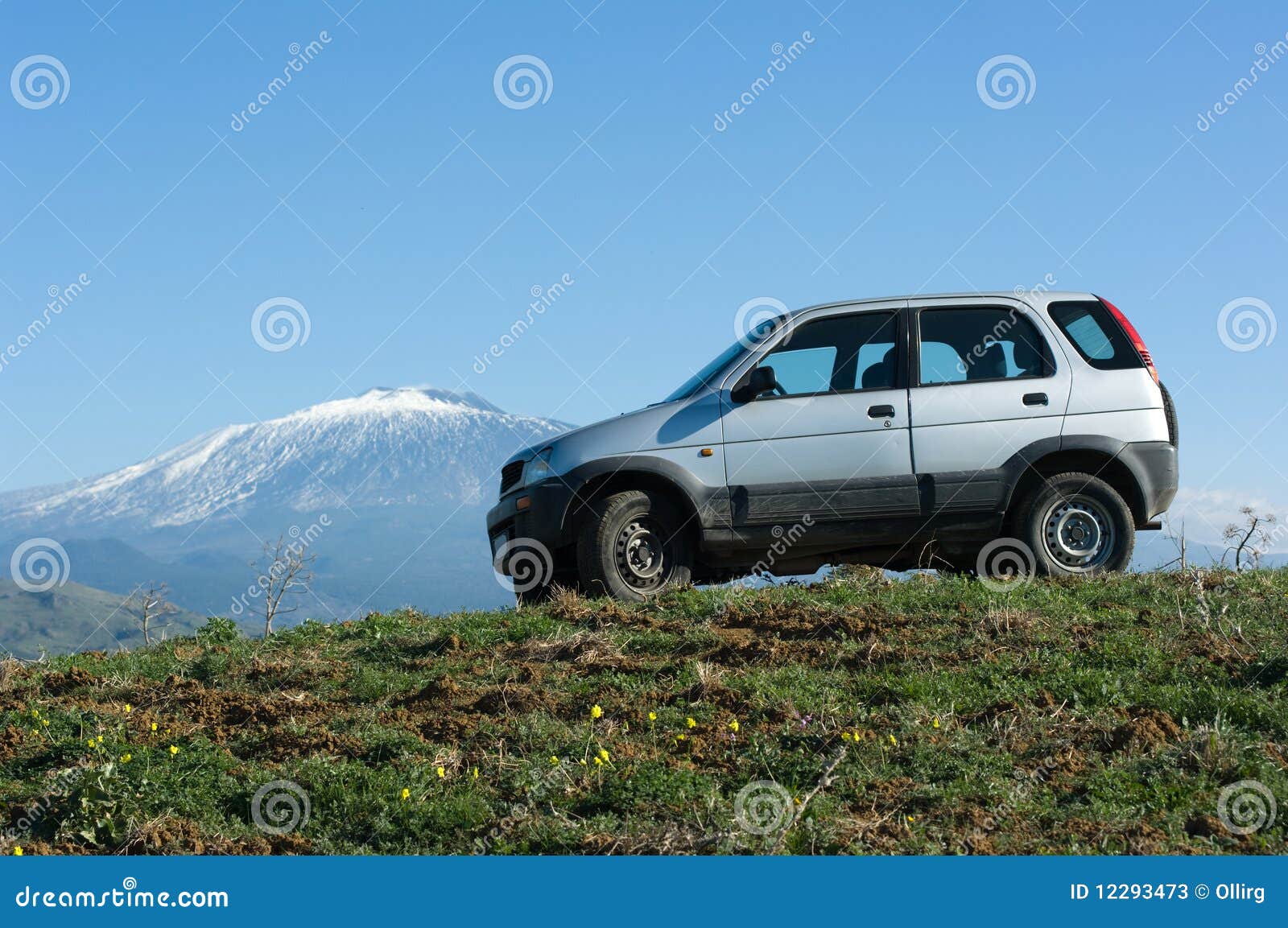 Veicolo fuori strada immagine stock. Immagine di staccare - 12293473