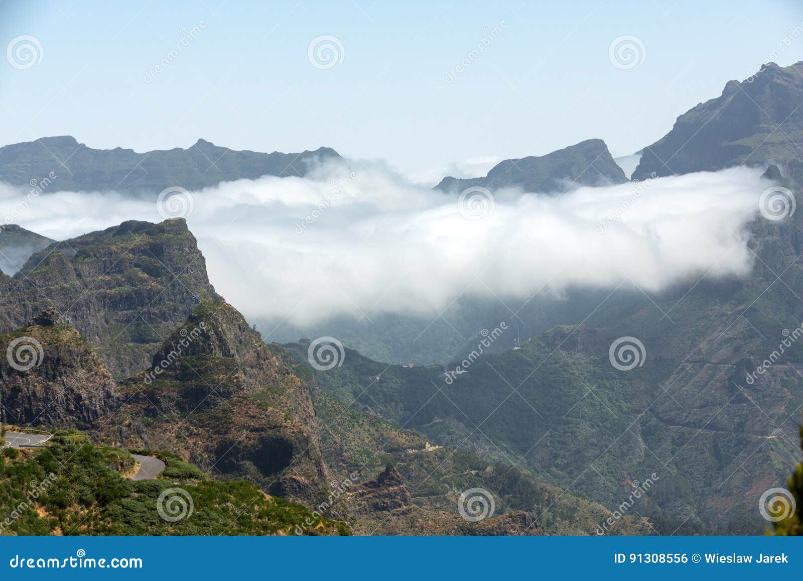 Veja a Passagem Boca Da Encumeada Em Madeira Foto de Stock - Imagem de ...