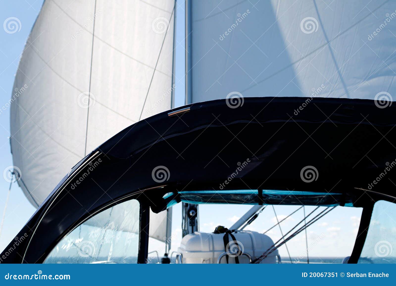 Vela Y Capo Motor Del Aerosol Imagen de archivo - Imagen de canotaje ...