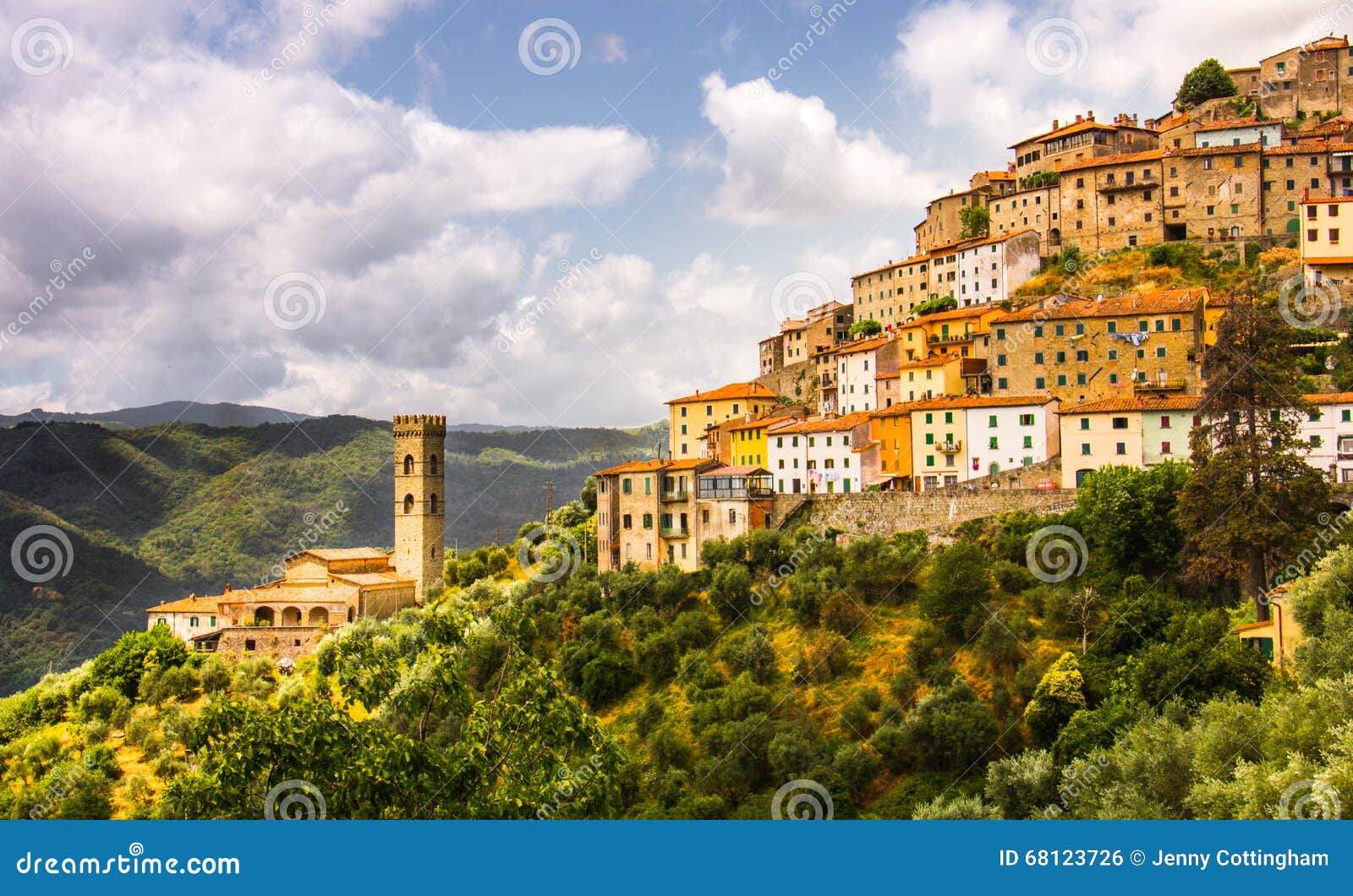 Velano 库存照片. 图片 包括有 全景, 横向, 颜色, 旅行, 意大利, 云彩, 布哈拉, 绿色 - 68123726