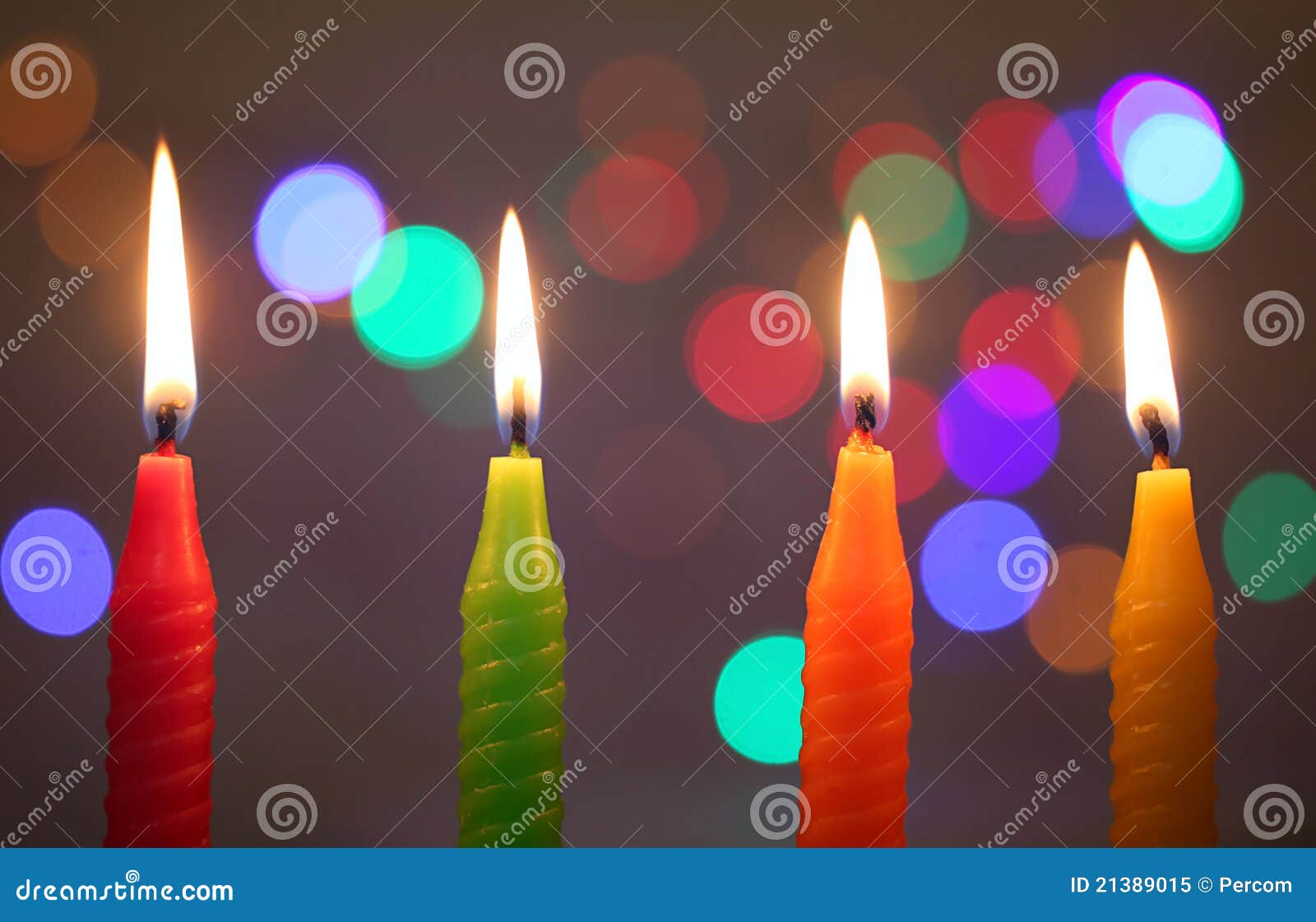 Velas Coloridas No Fundo Escuro Imagem de Stock - Imagem de elegância ...