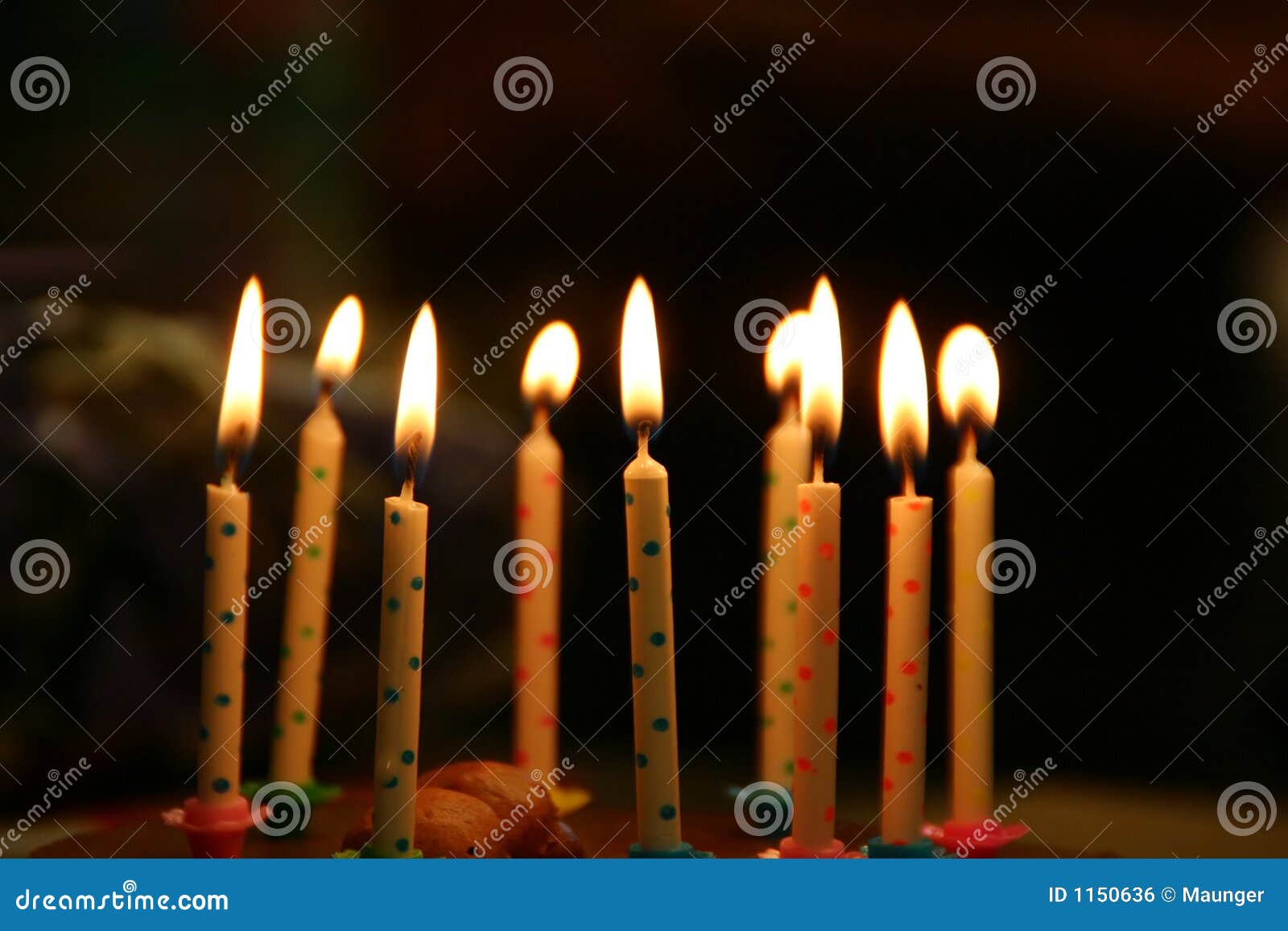 Velas do aniversário foto de stock. Imagem de vela, pontos - 1150636