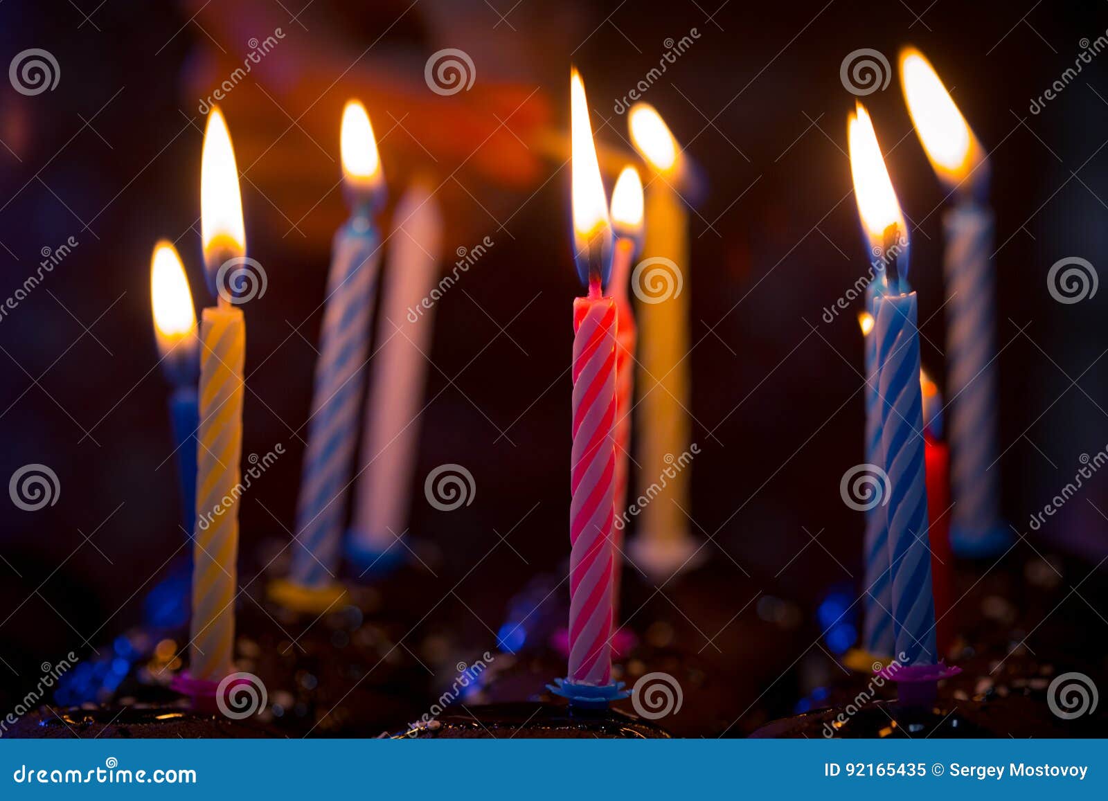 Velas do feliz aniversario imagem de stock. Imagem de festivo - 92165435