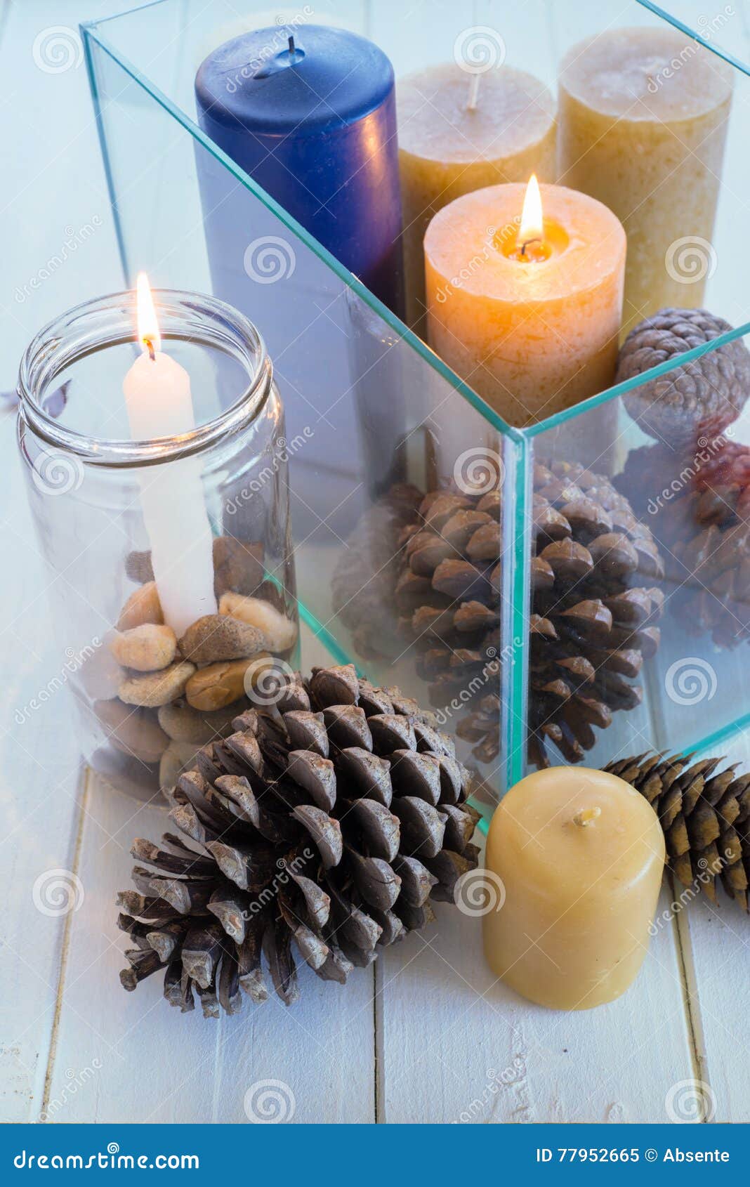 Velas En Una Caja De Cristal Imagen de archivo - Imagen de tradicional ...