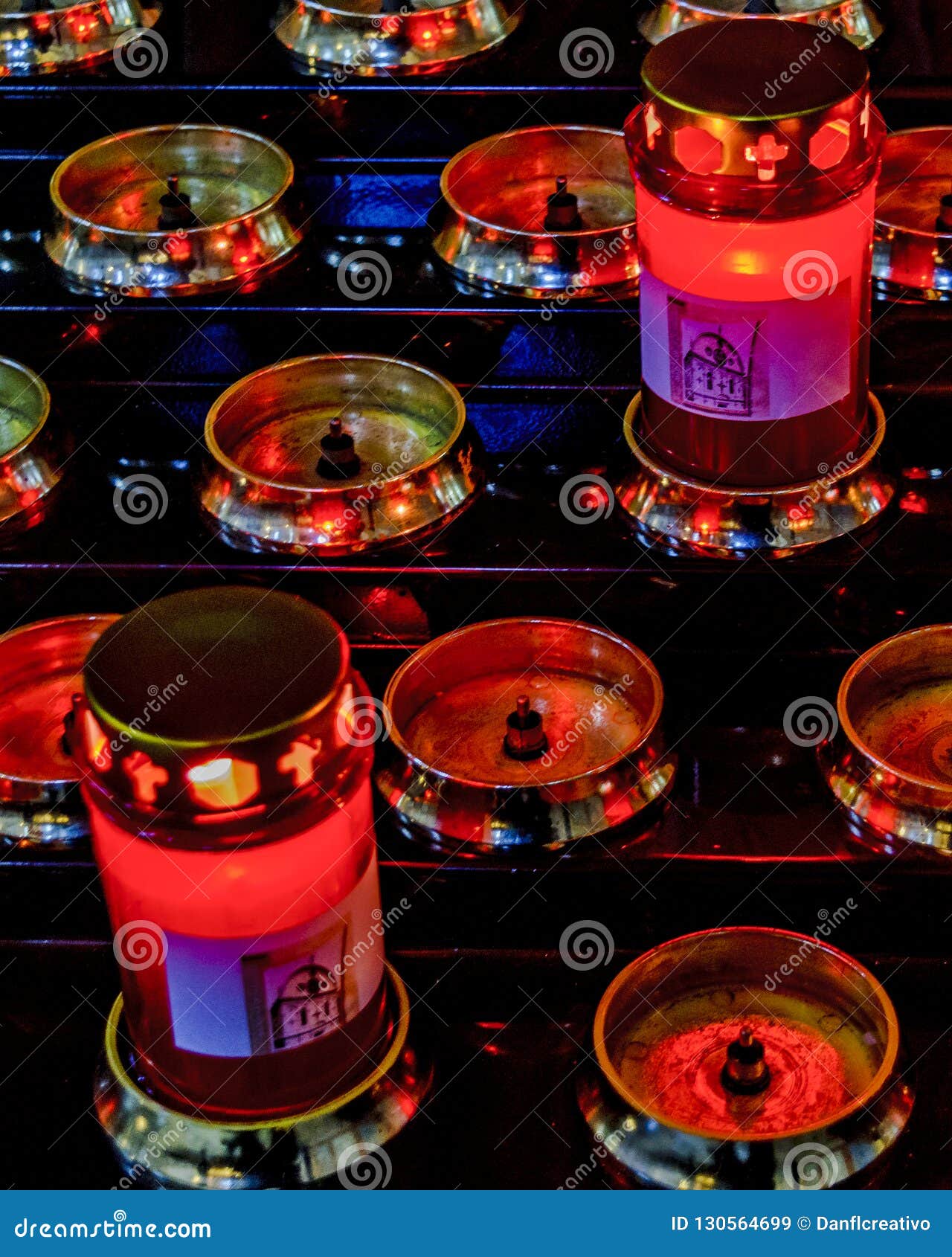 Velas Modernas No Interior Da Igreja Imagem de Stock - Imagem de ...