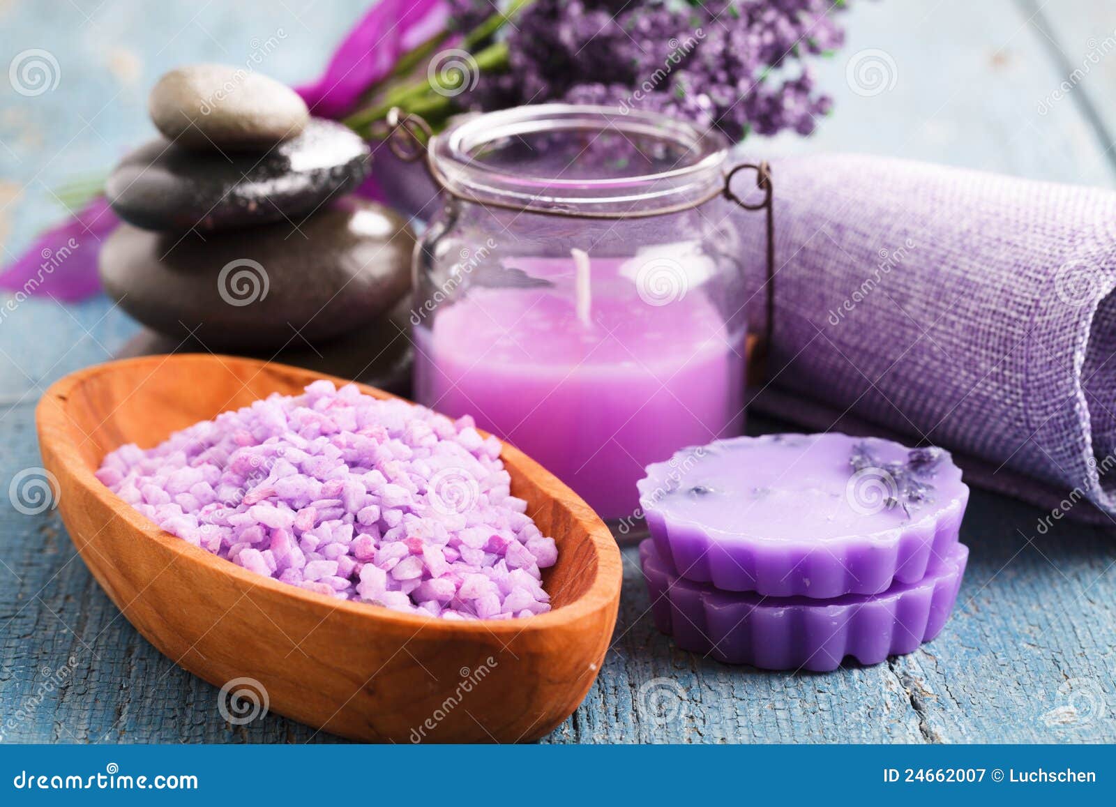 Velas perfumadas imagen de archivo. Imagen de flor, vela - 24662007