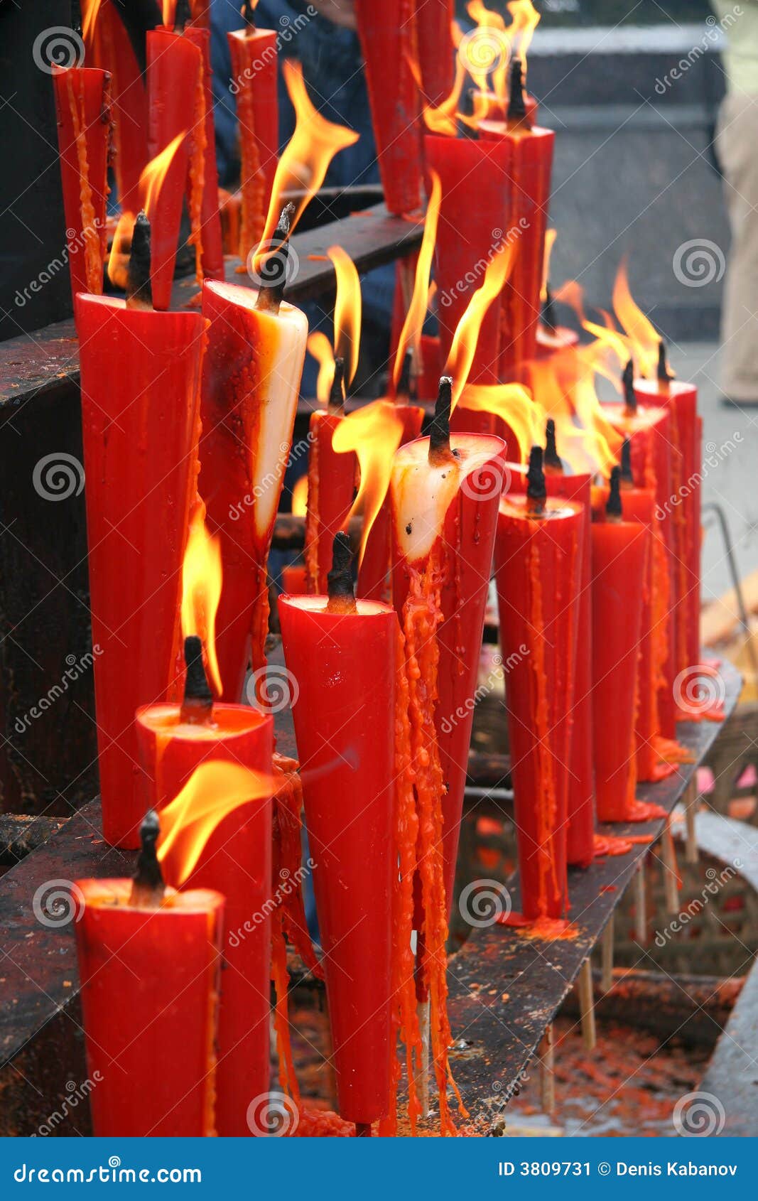 Velas rojas imagen de archivo. Imagen de gente, velas - 3809731