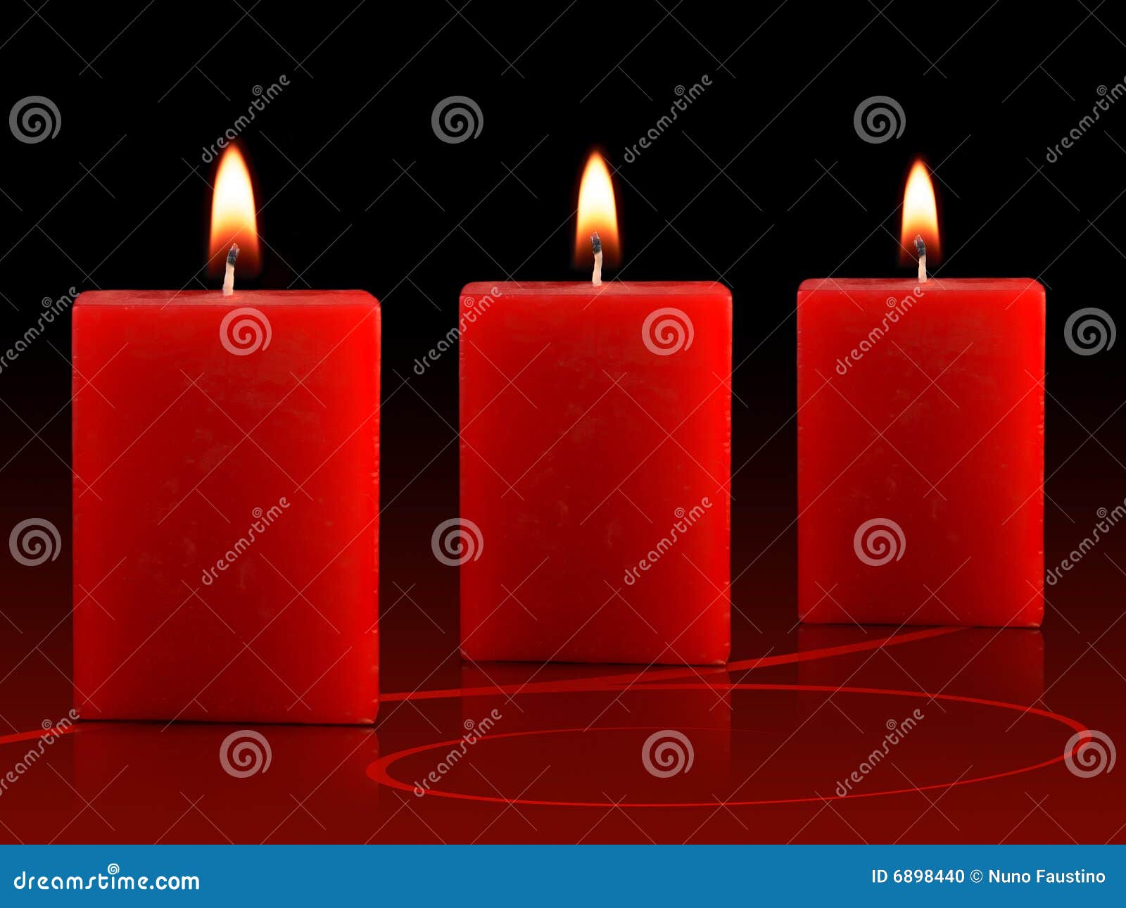 Velas rojas de la Navidad foto de archivo. Imagen de fondos - 6898440