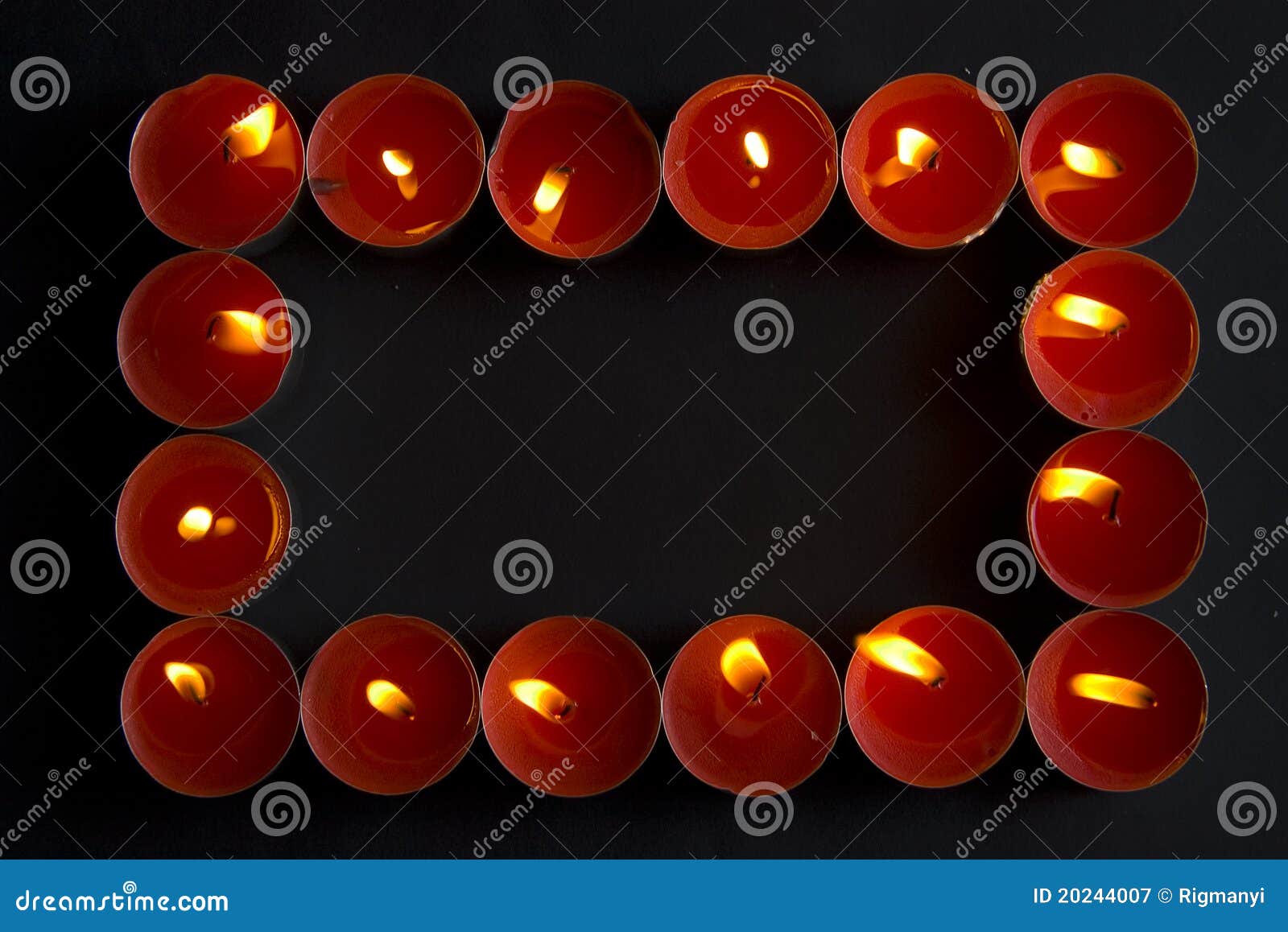 Velas vermelhas do frame imagem de stock. Imagem de vela - 20244007