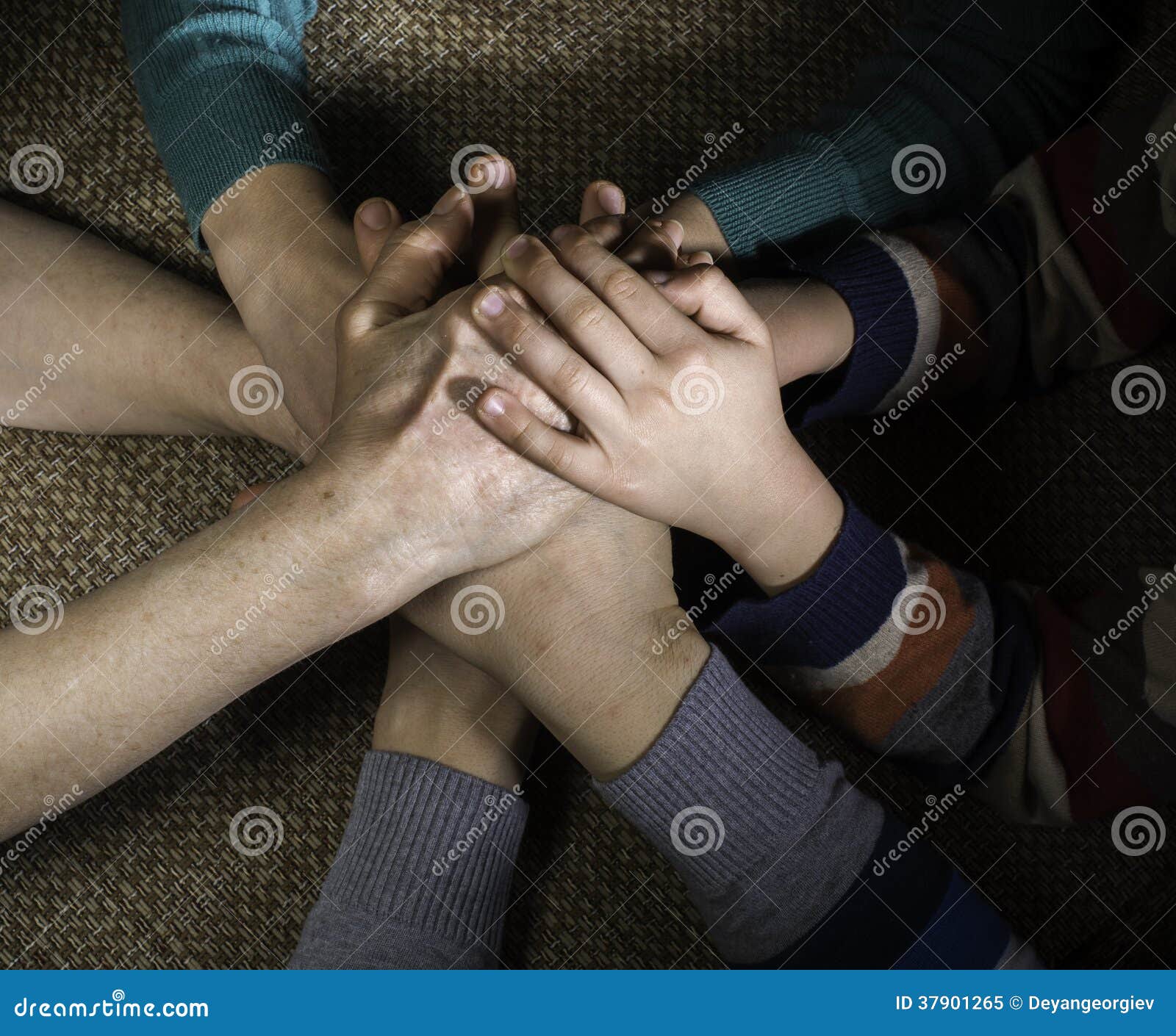 Vele handen samen stock afbeelding. Image of persoon - 37901265