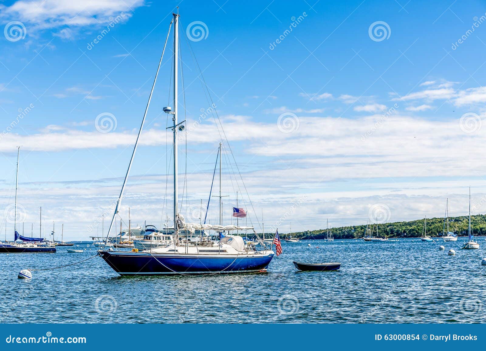 Velero Americano Azul Y Blanco Foto de archivo - Imagen de océano, azul ...