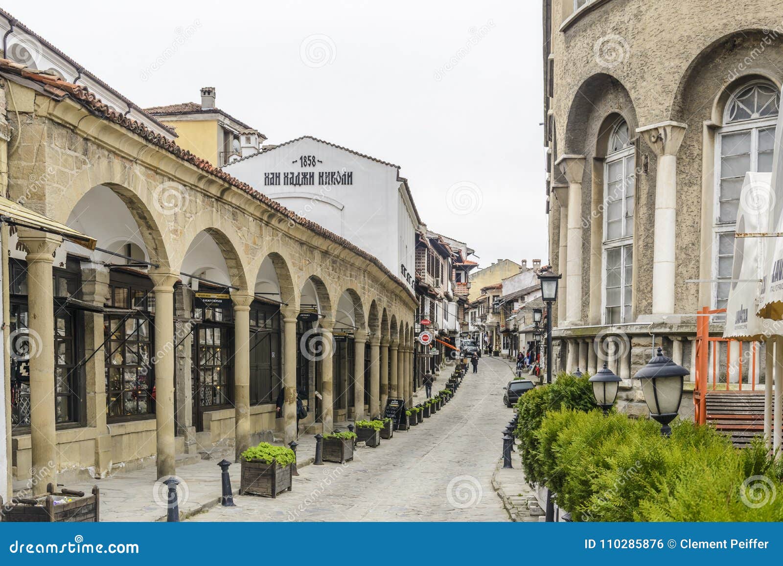 VELIKO TARNOVO, BULGARIA - APRIL 03, 2015: the Old Town of Veliko ... VELIKO TARNOVO, BULGARIA - APRIL 03, 2015: the Old Town of Veliko ...