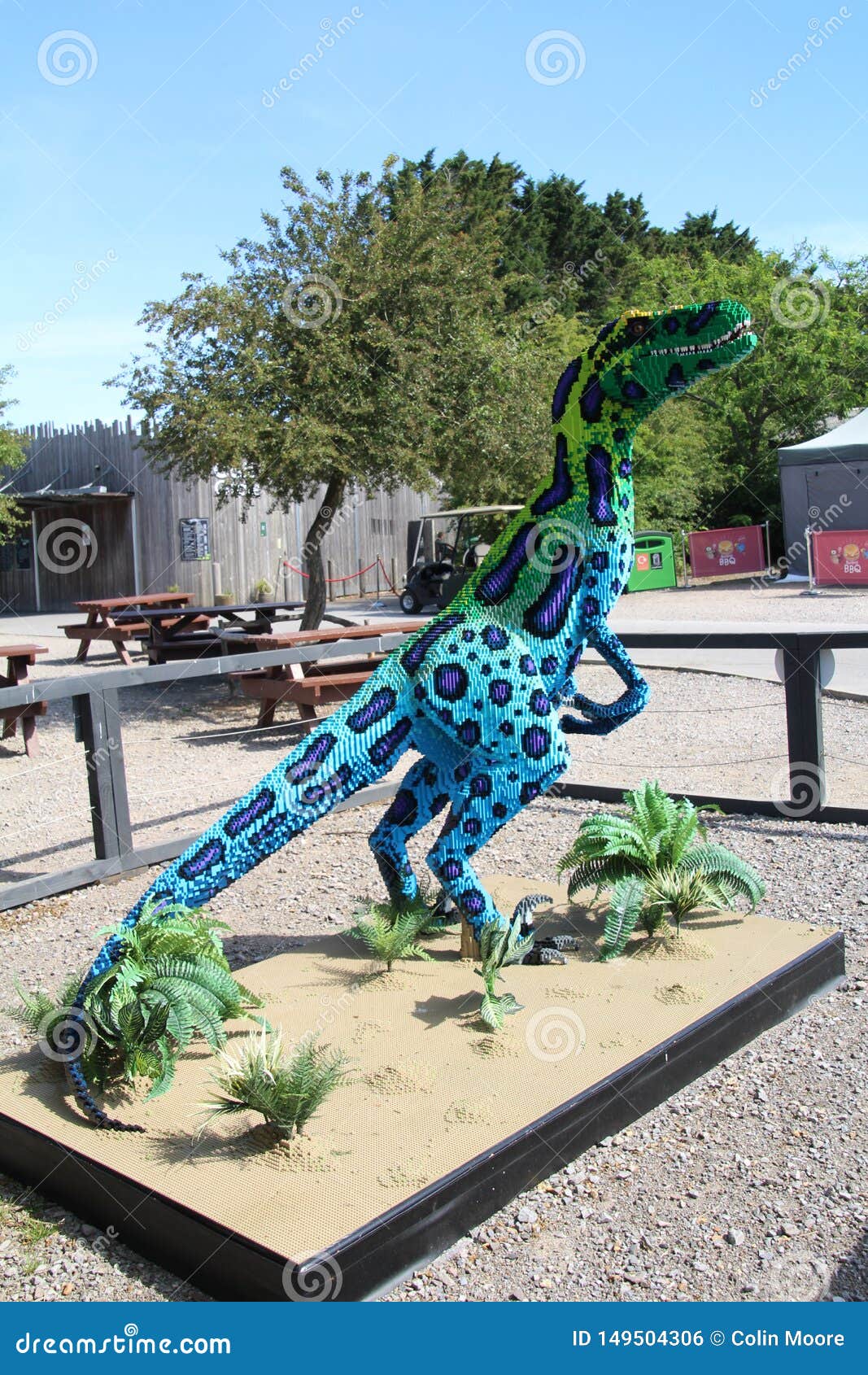 Velociraptor Dinosaur Model Editorial Photo - Image of monster, blocks ...