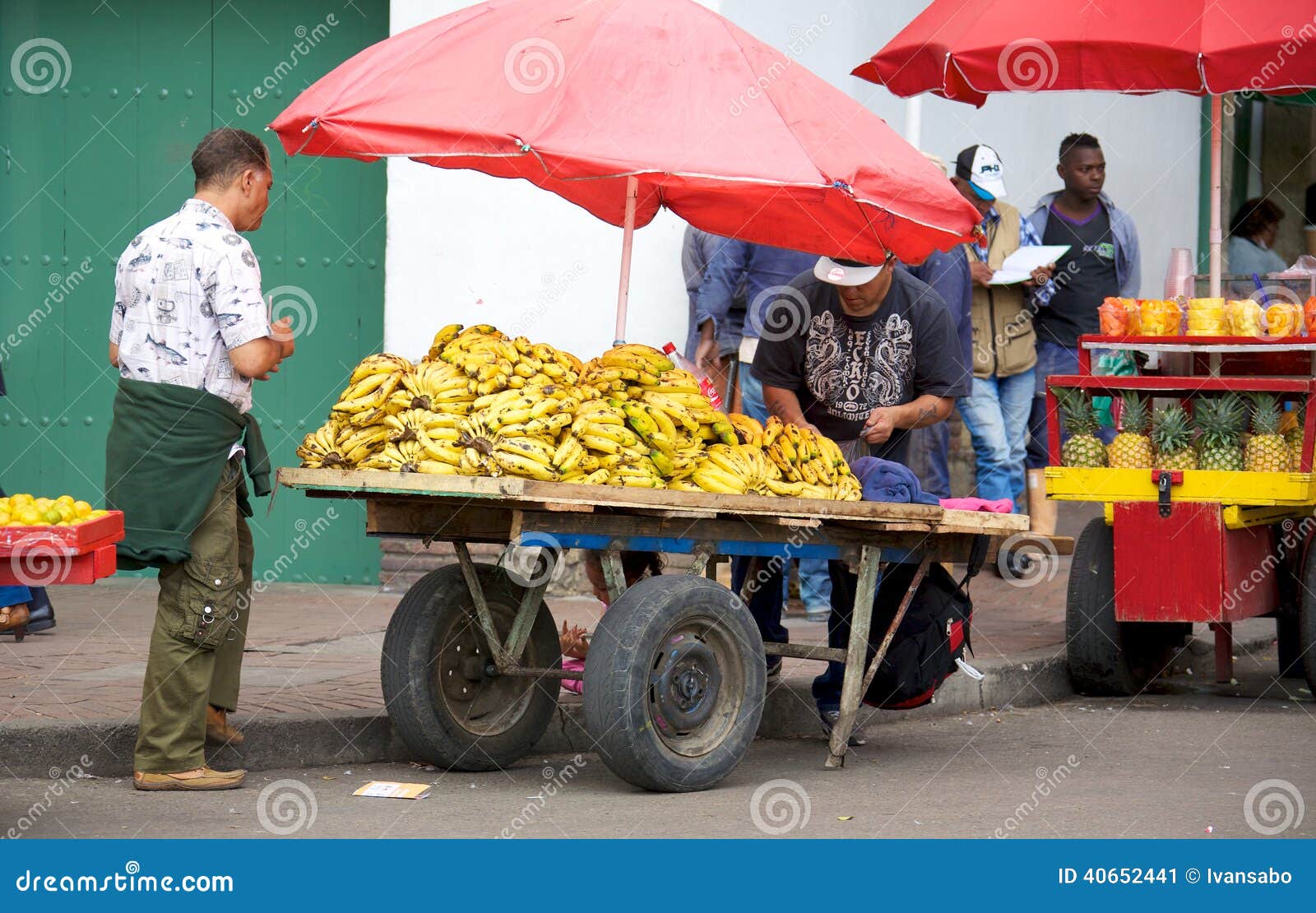 Vendedor ambulante foto editorial. Imagen de comercial - 40652441