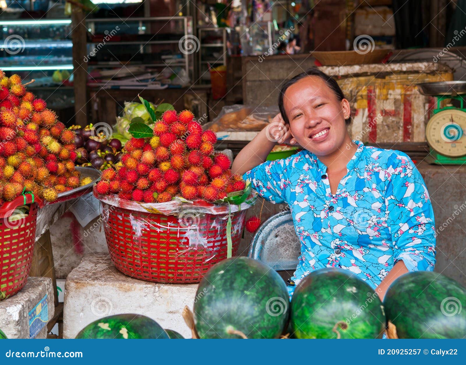 Vendedor de la fruta fotografía editorial. Imagen de turista - 20925257