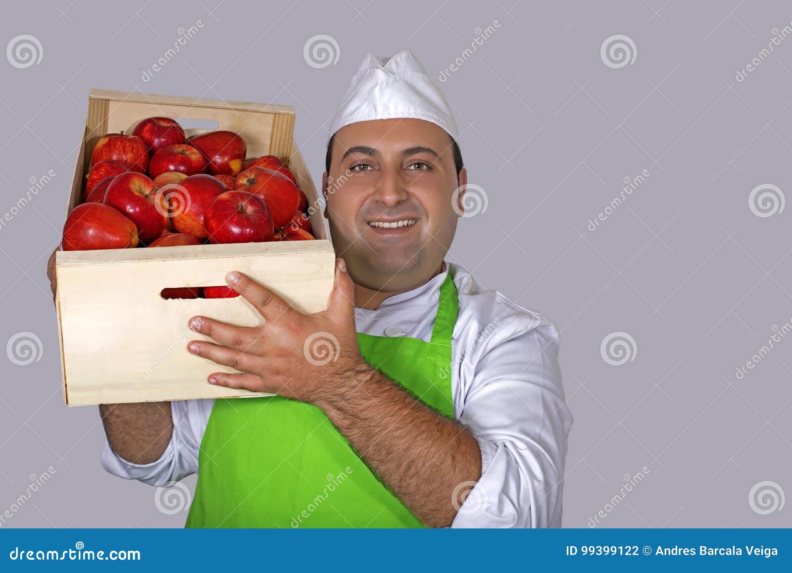 Vendedor De La Fruta Con La Caja De Manzanas Foto de archivo - Imagen ...