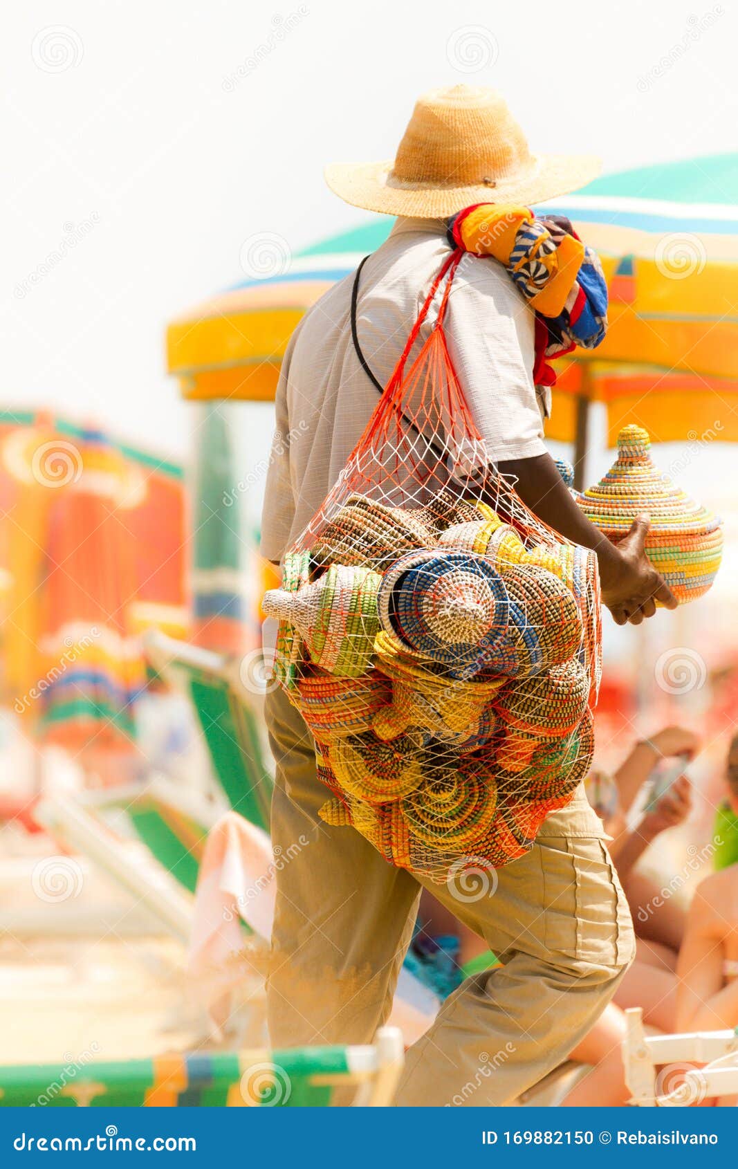 Venditore ambulante fotografia stock. Immagine di camminare - 169882150