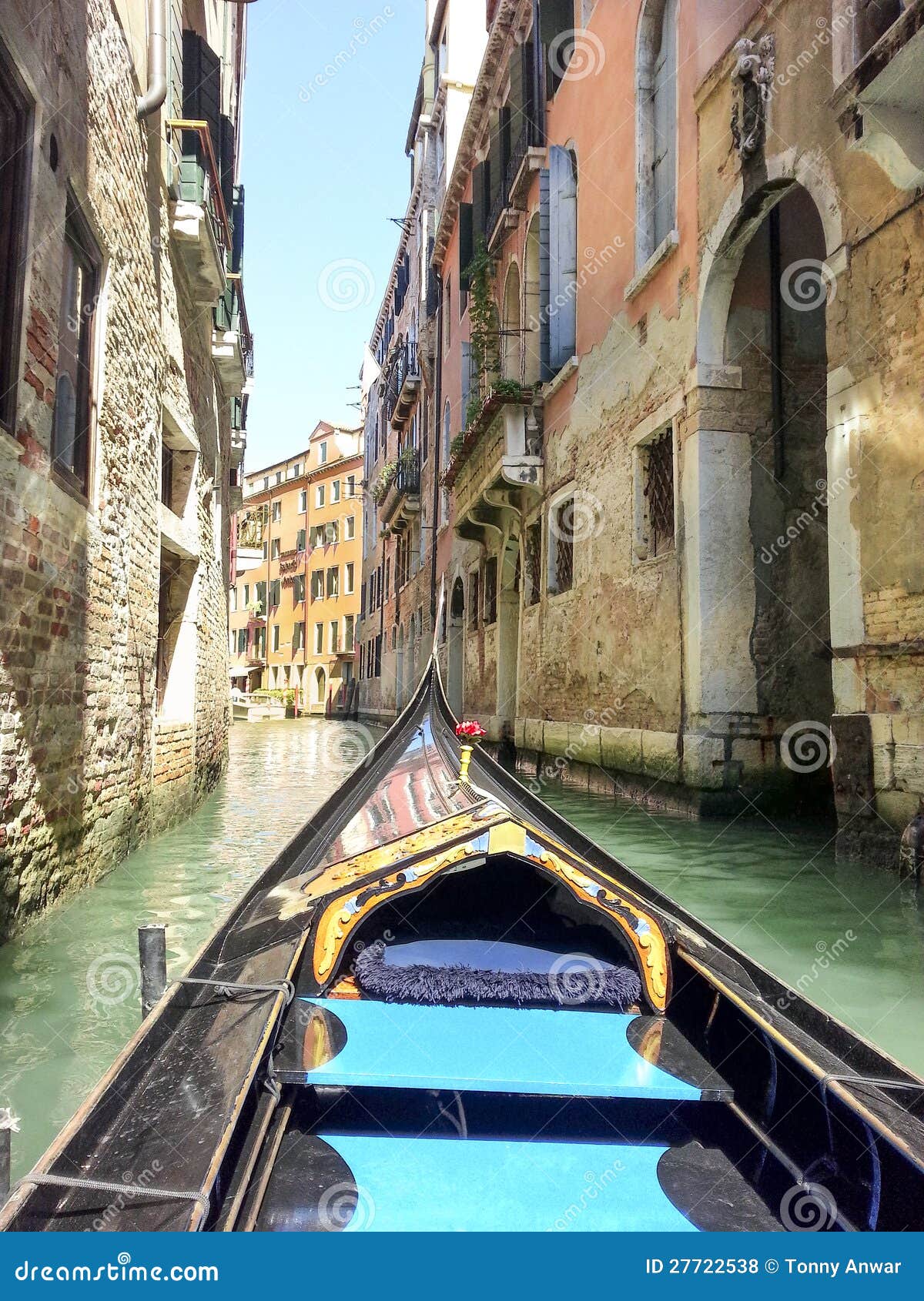 Venedig in der Gondel stockfoto. Bild von gehäuse, reise - 27722538