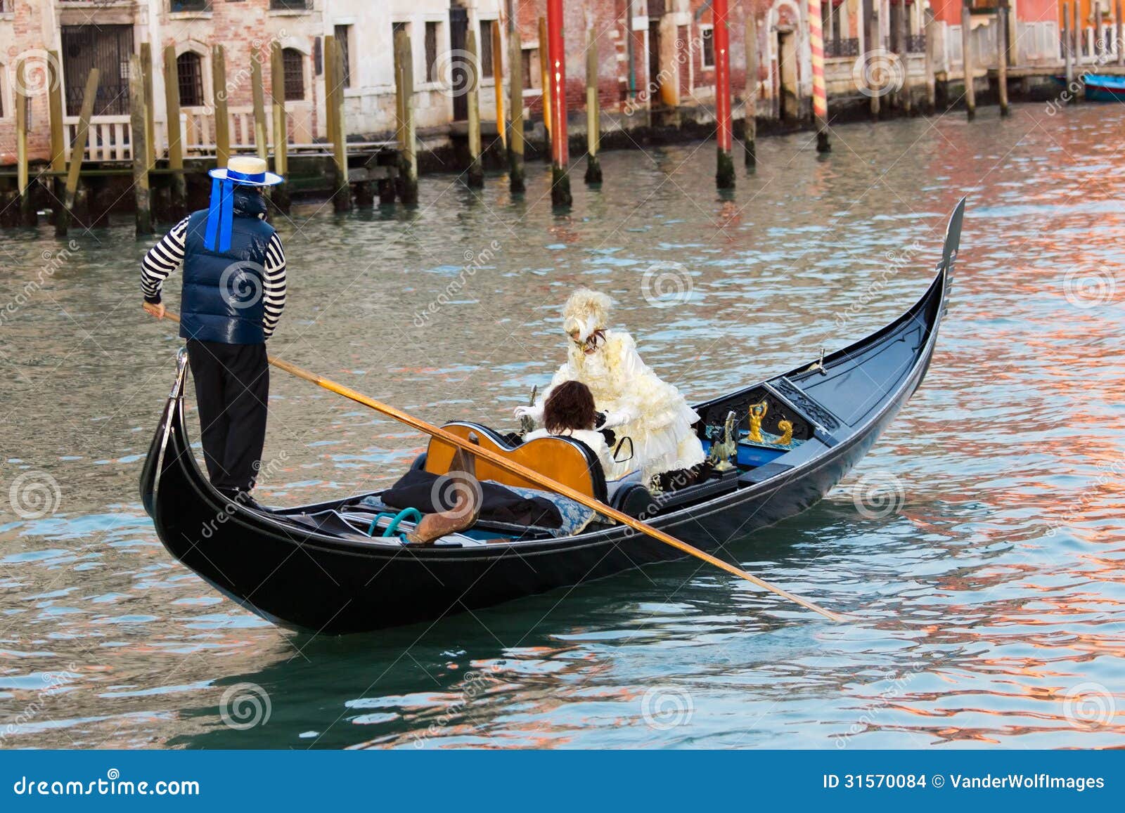 Venedig-Gondel redaktionelles stockbild. Bild von tourist - 31570084