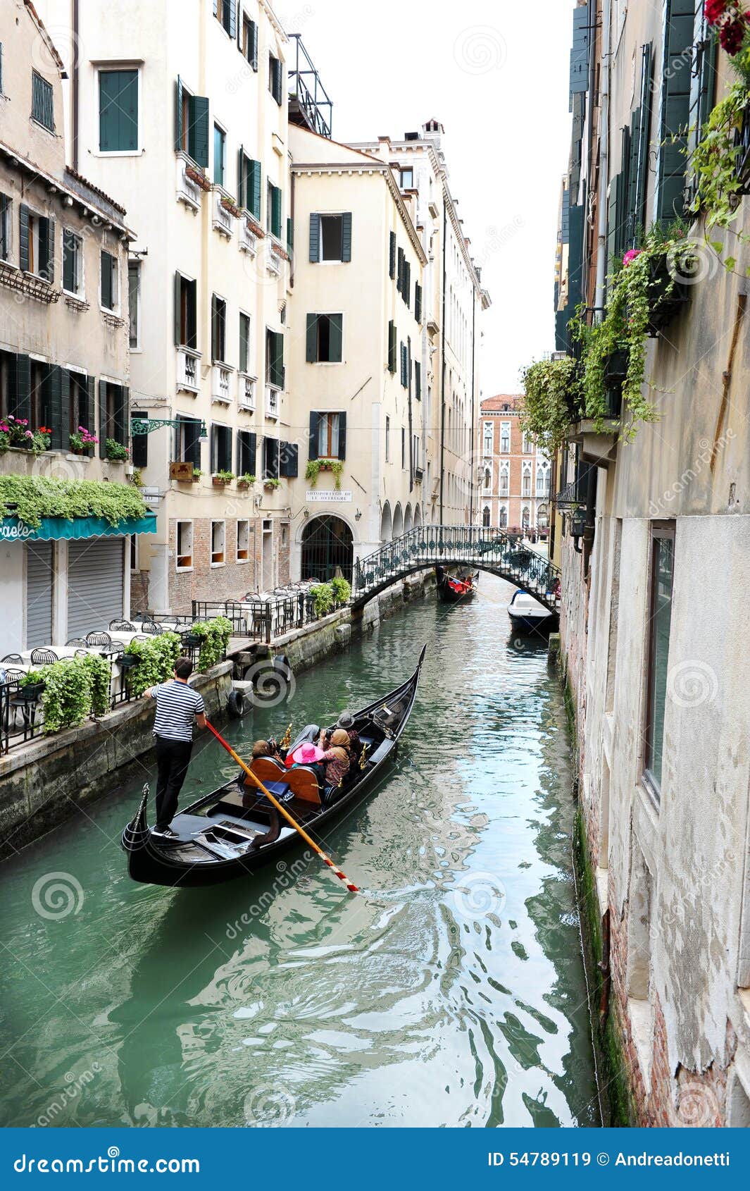 Venetian gondola rowing editorial stock image. Image of boat - 54789119