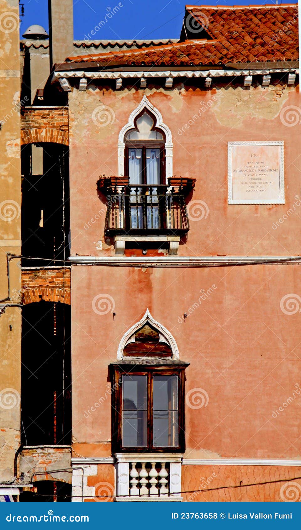 Venetian House with Pointed Arch Windows Stock Photo - Image of glass ...