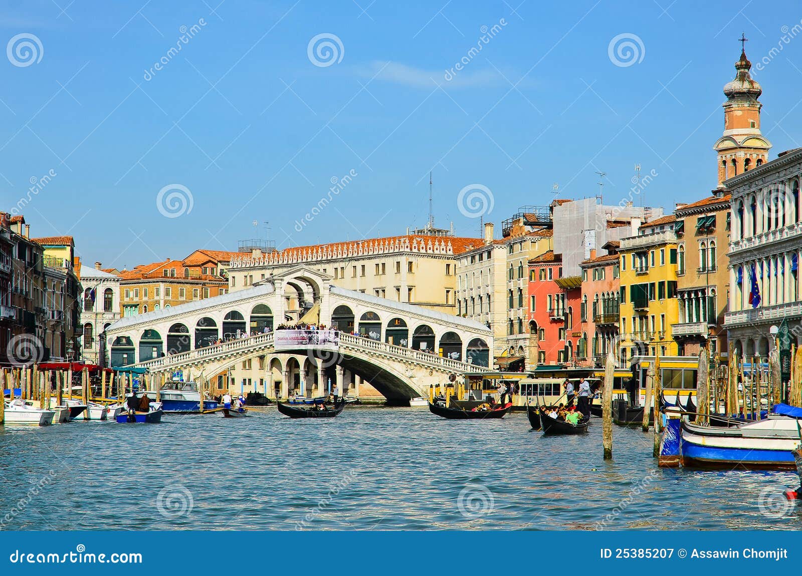 VENICE - March 28: Gondola at Rialto Bridge Editorial Photography ...